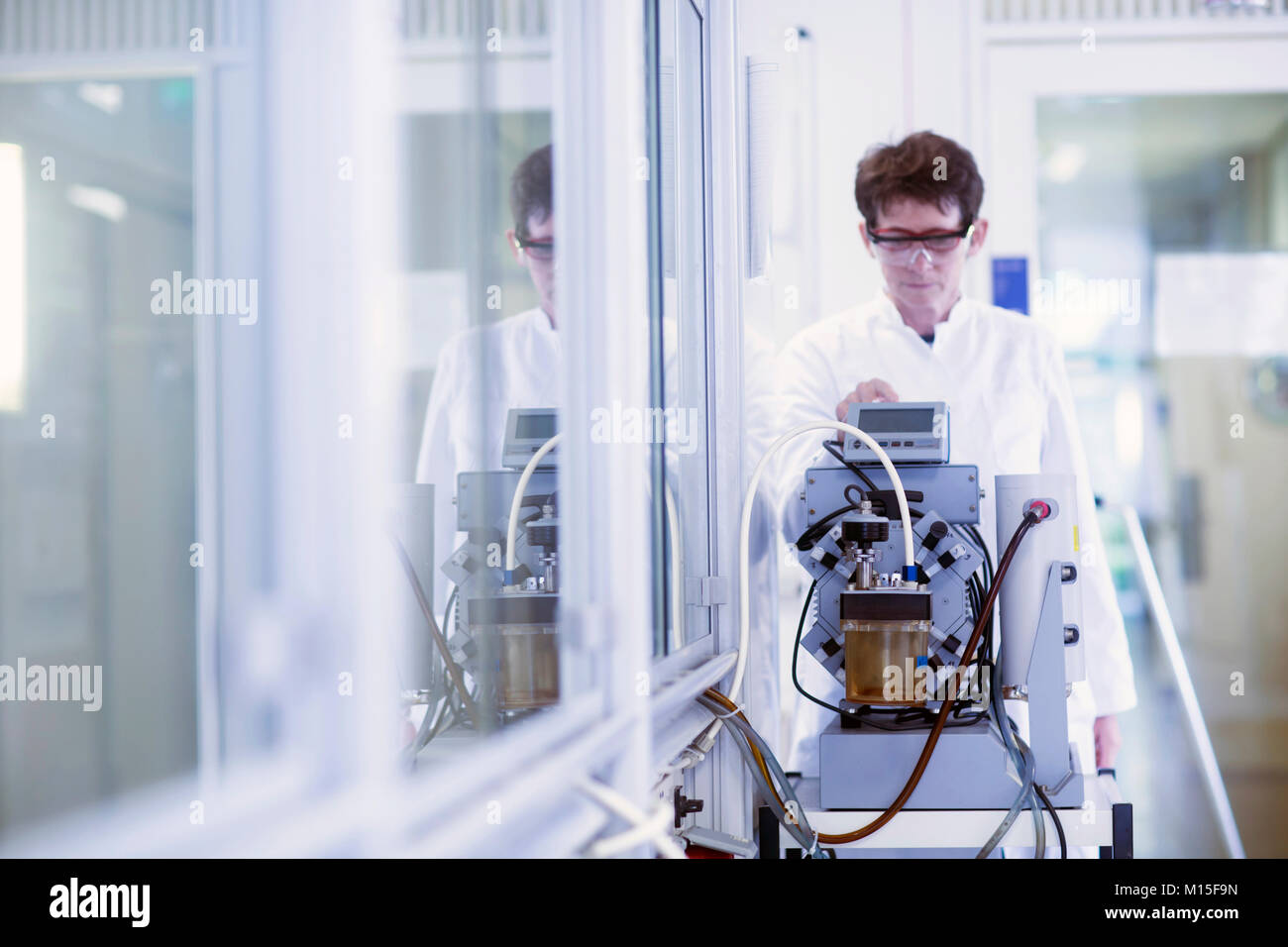 Chemist setting up a vacuum pump in a pharmaceutical laboratory Stock ...