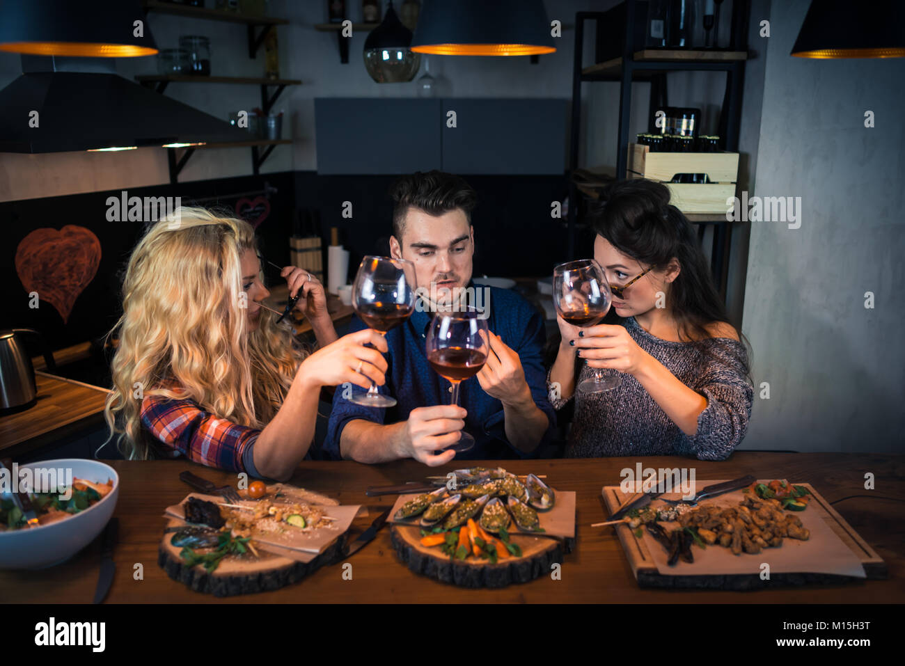 Dinner party friends conversation hi-res stock photography and images ...