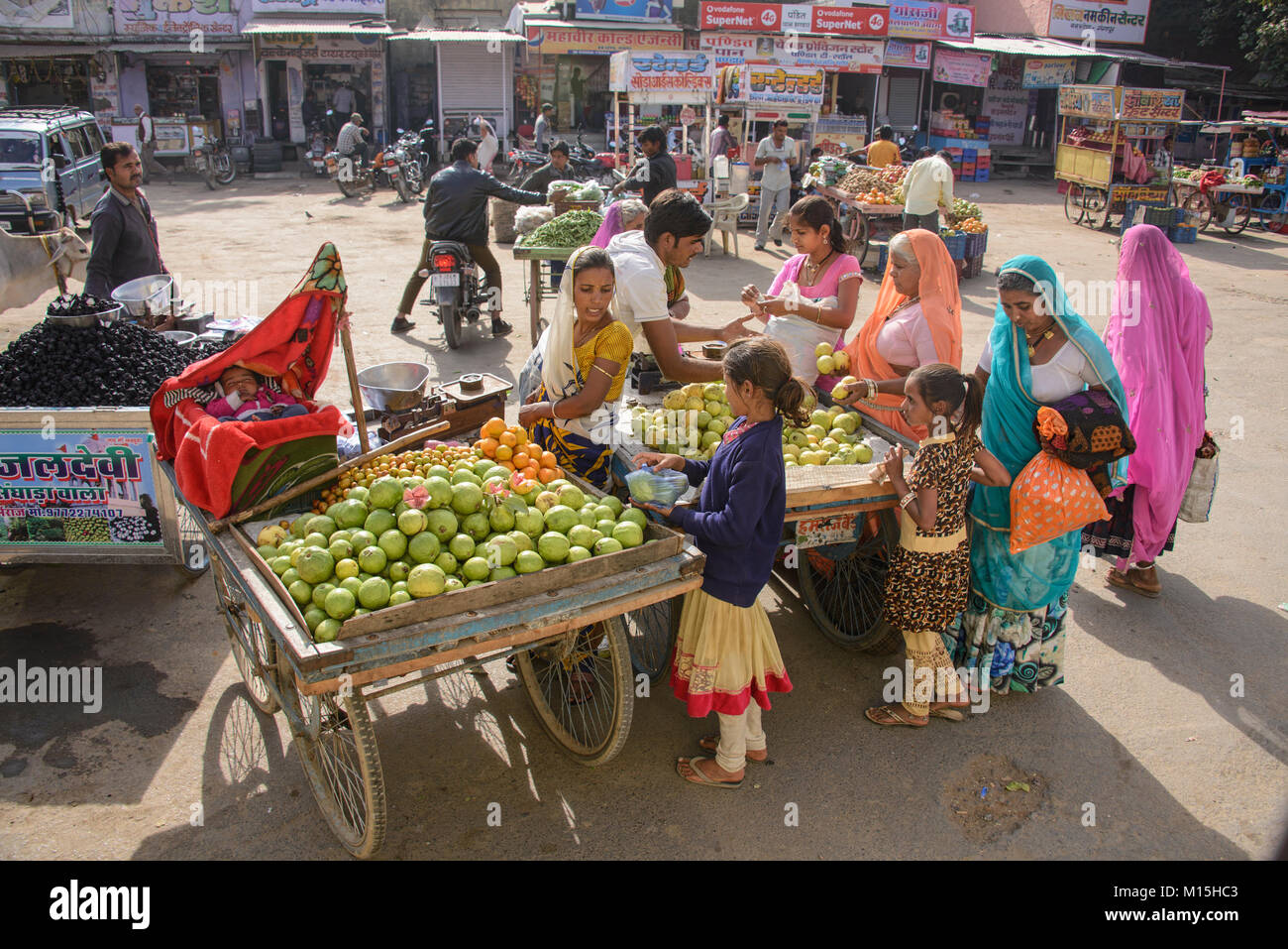 Street fruit vendor india cart hi-res stock photography and images - Alamy