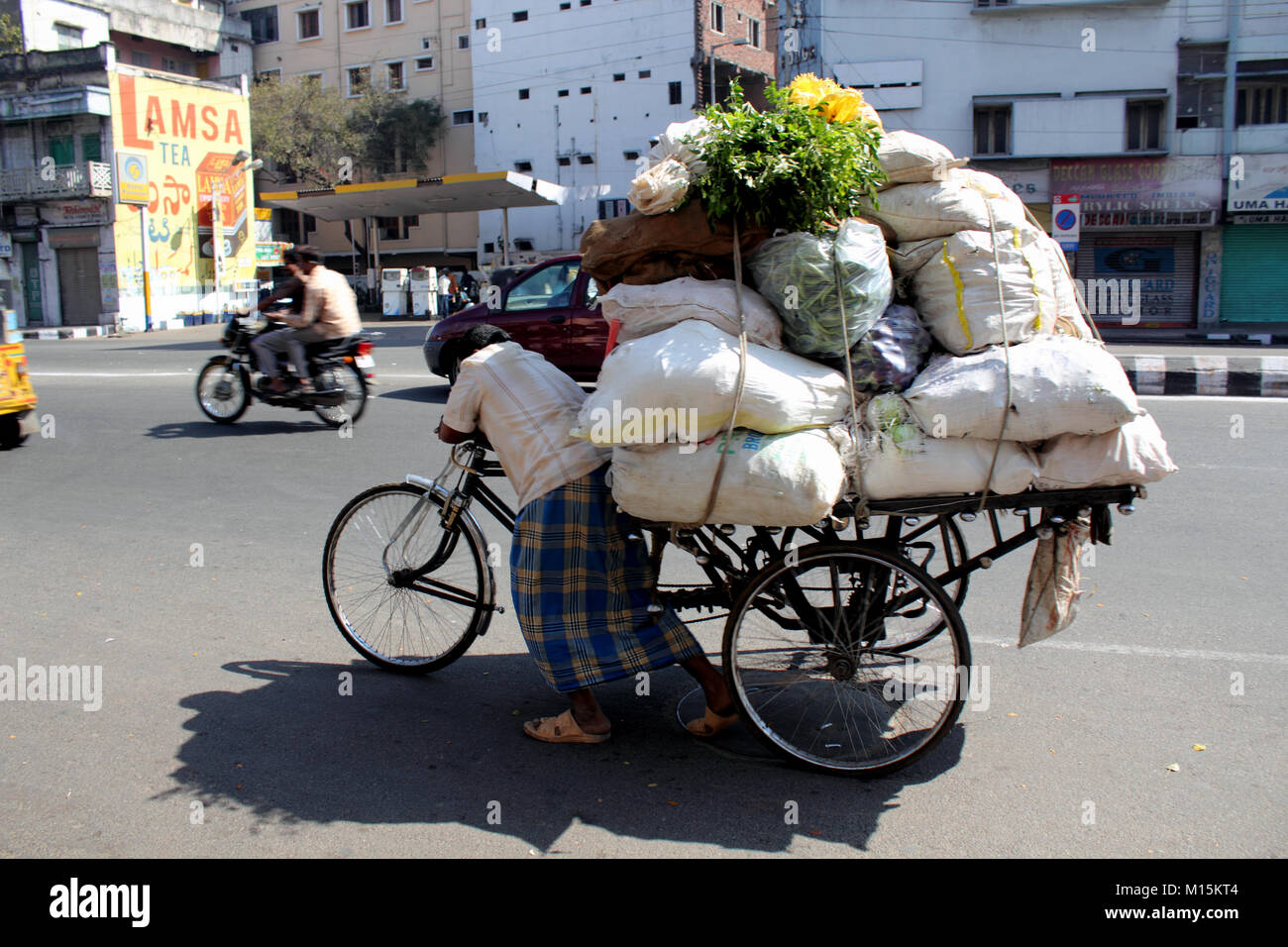 Cycle rickshaw load luggage heavy tire tiring hi-res stock photography ...
