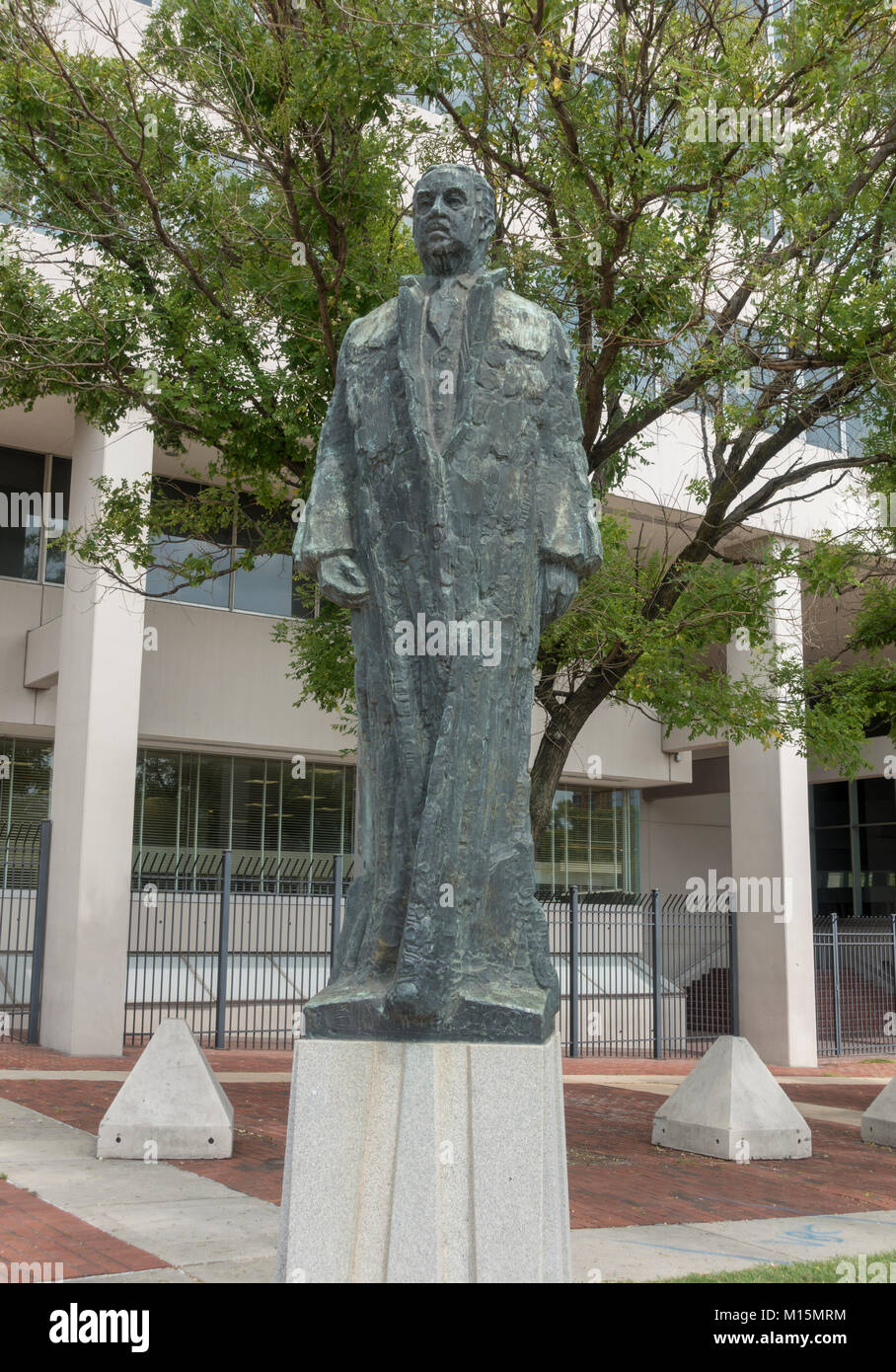 Thurgood Marshall statue by Reuben Kramer (1979) in Baltimore, Maryland ...
