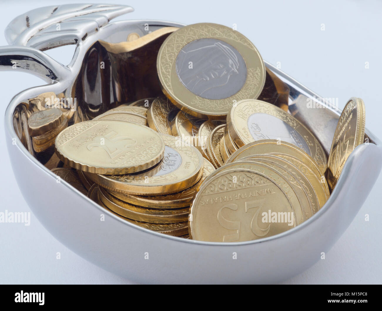50 halala coin saudi arabia hi-res stock photography and images - Alamy