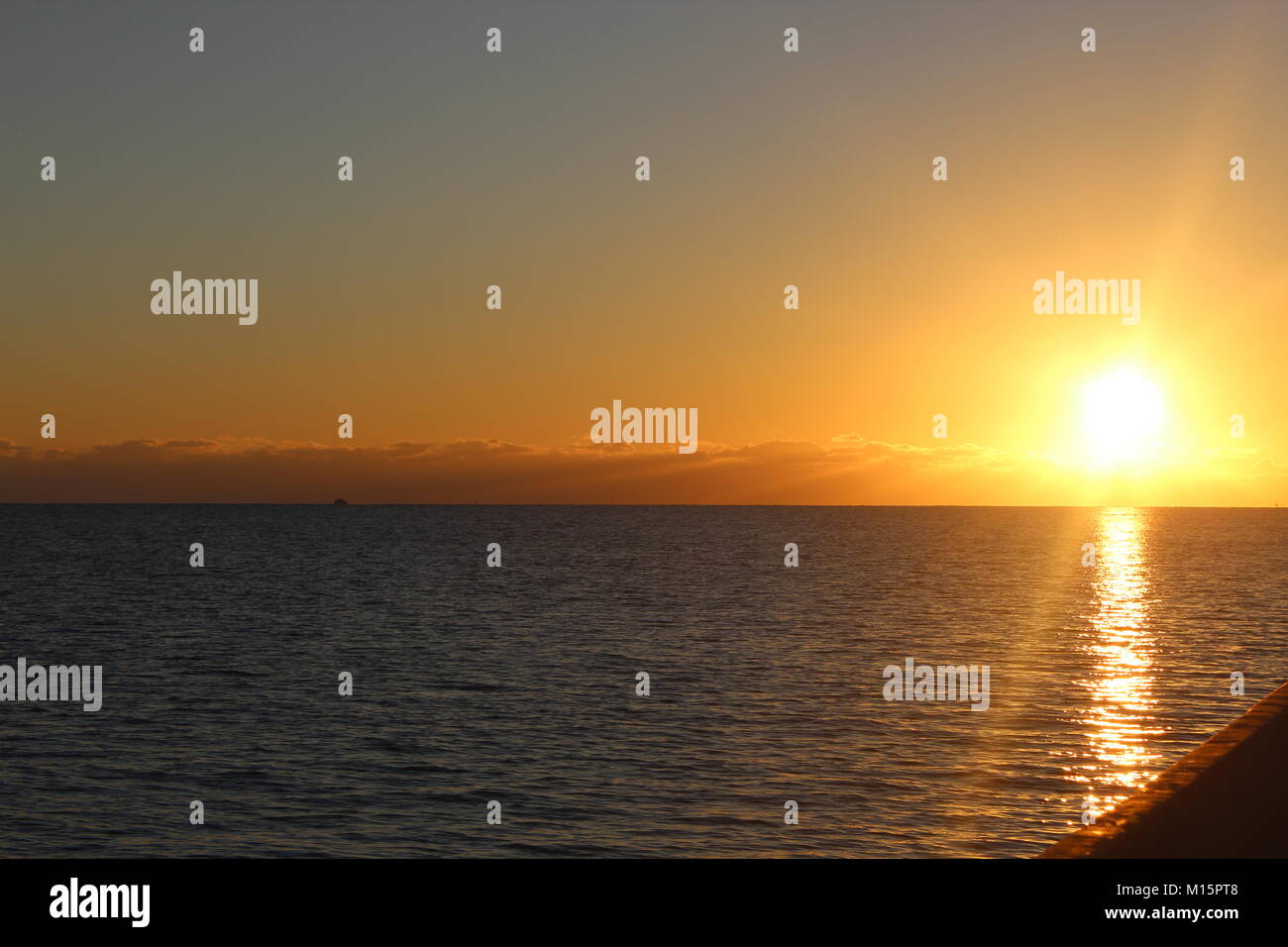 Sunsetting at horizon hi-res stock photography and images - Alamy
