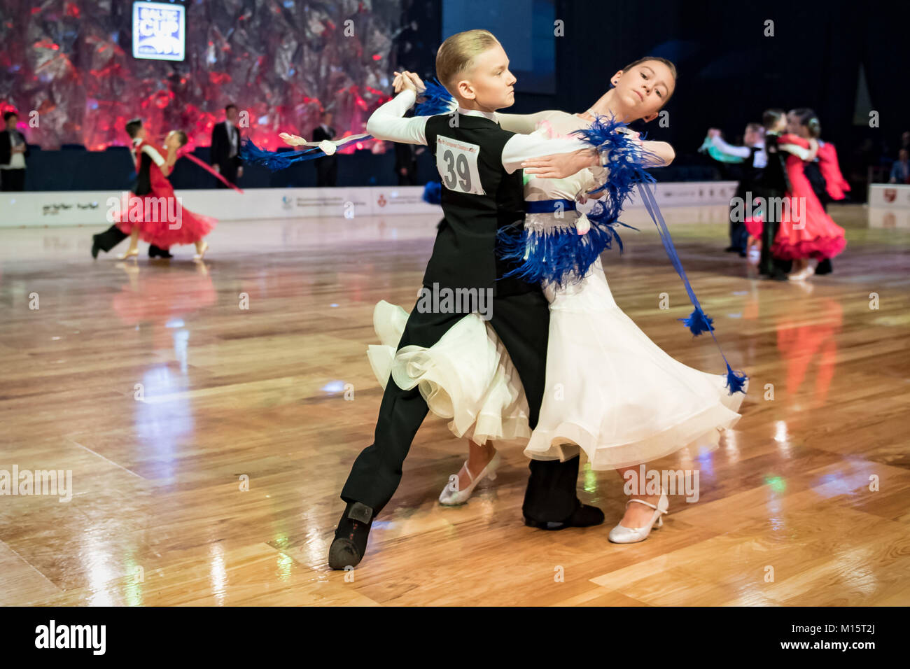 dancers dancing standard dance Stock Photo - Alamy