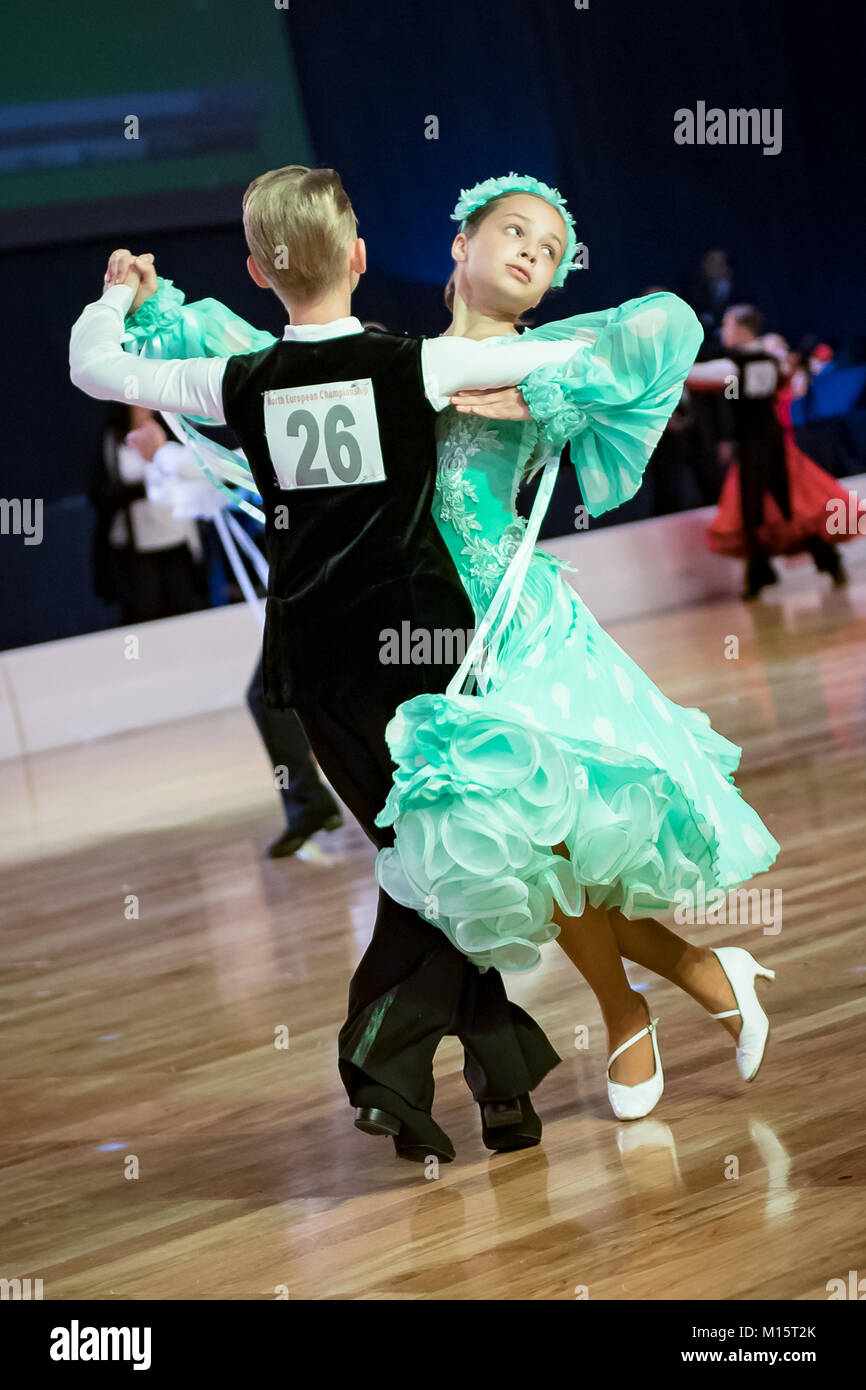 dancers dancing standard dance Stock Photo - Alamy