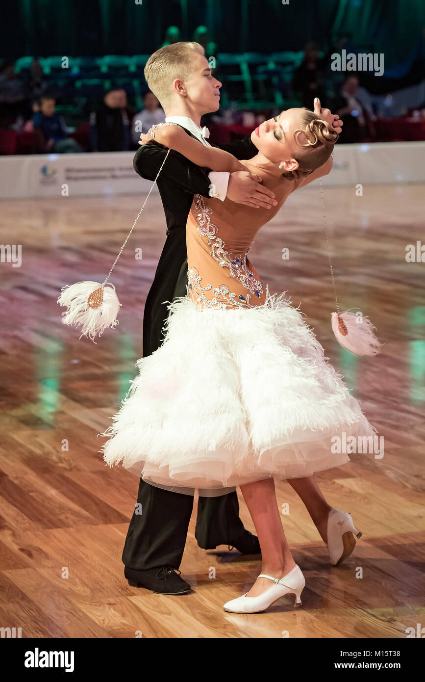 dancers dancing standard dance Stock Photo - Alamy