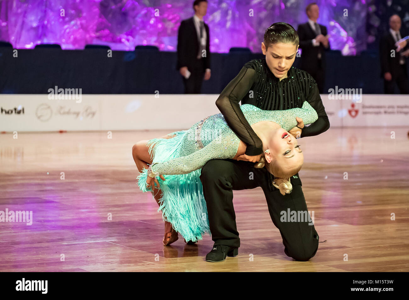 dancers dancing standard dance Stock Photo - Alamy