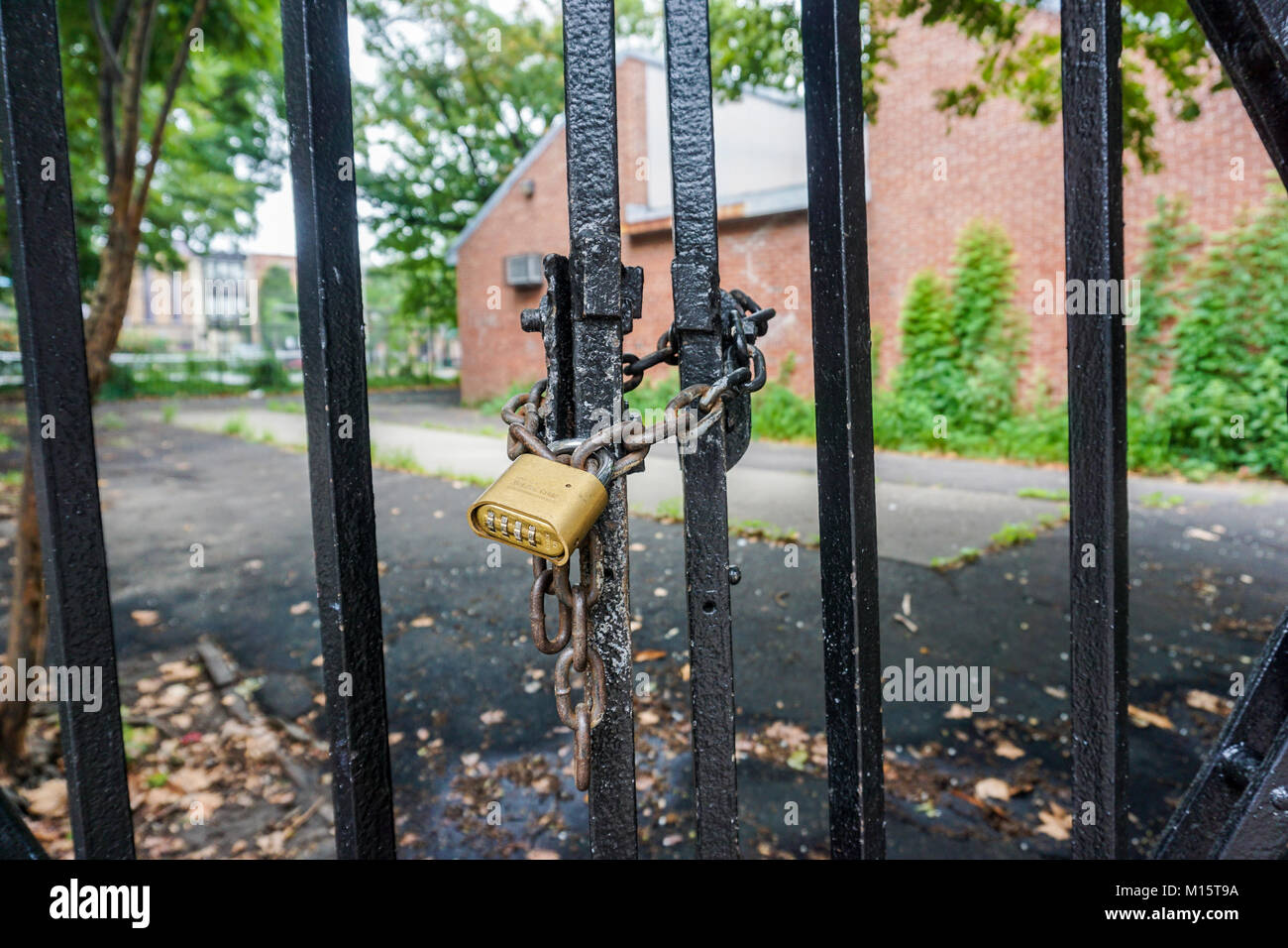 Chain and lock on iron fence Stock Photo - Alamy