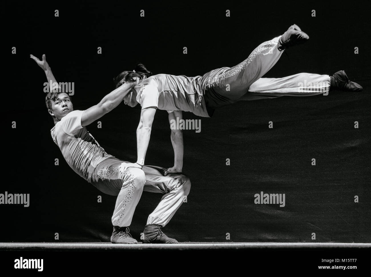 Circus performers hi-res stock photography and images - Alamy