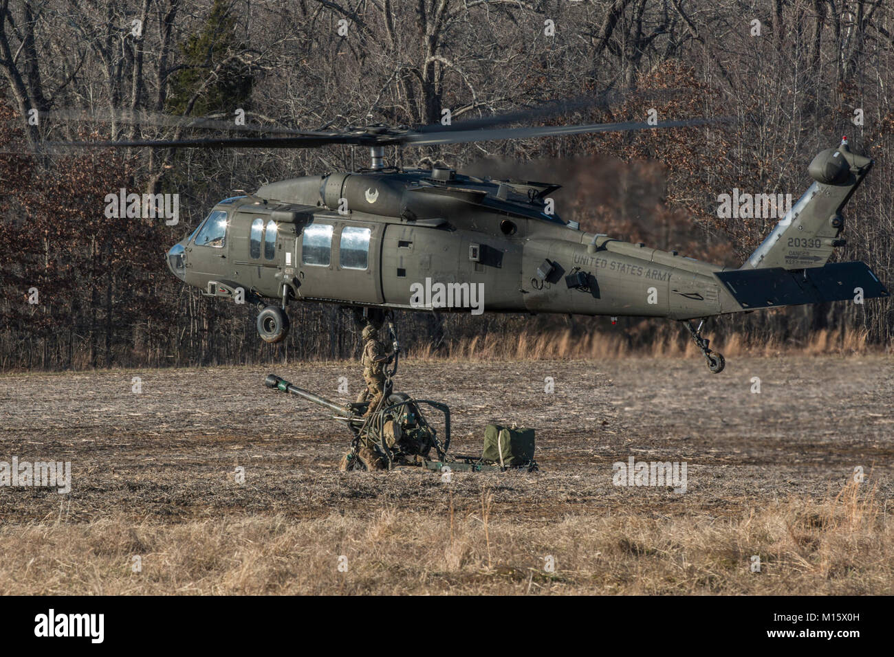 Artillerymen from B. Battery, 3-320th Division Artillery, 101st ...