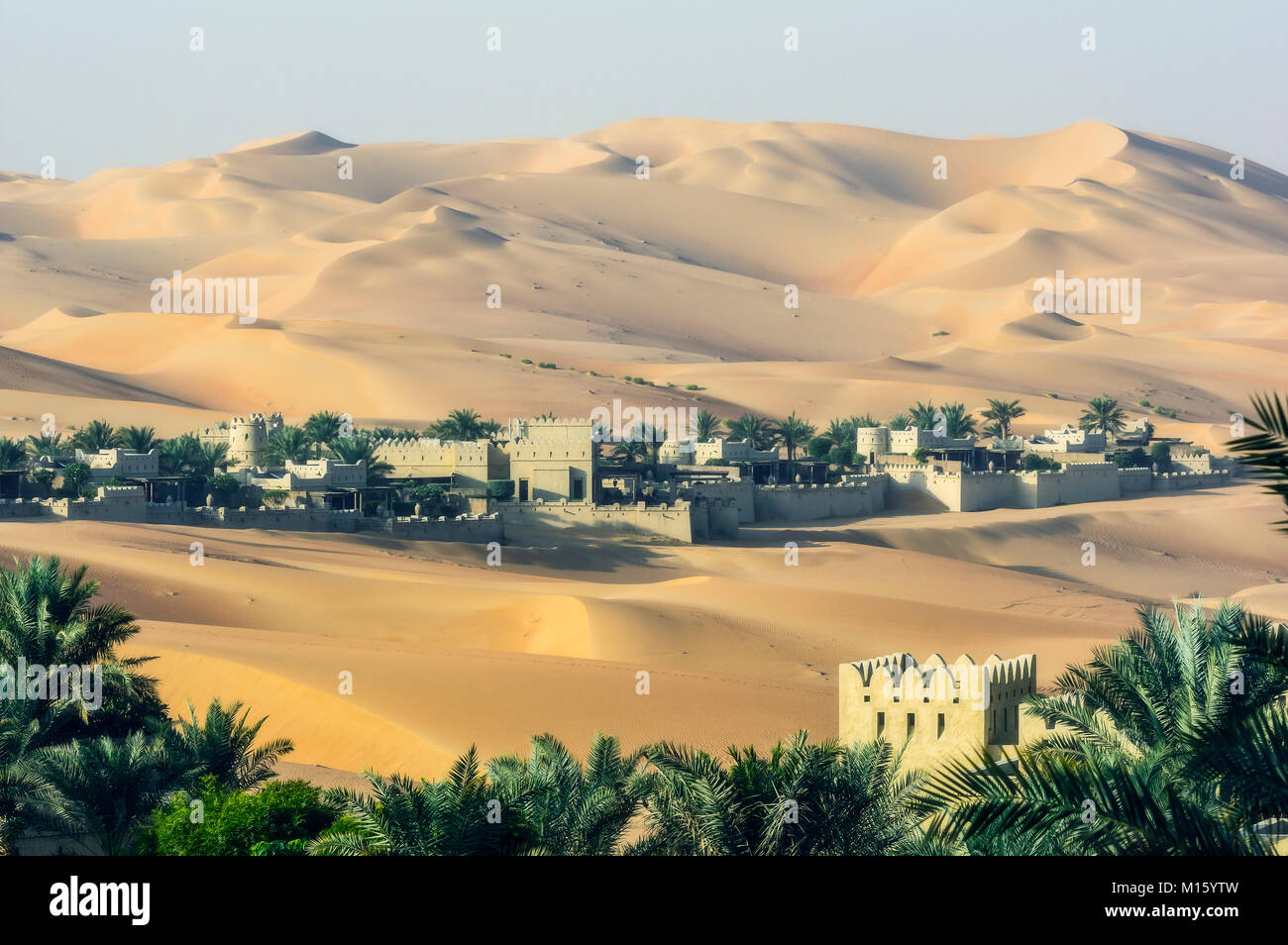 Abu dhabi sand dunes desert hi-res stock photography and images - Alamy