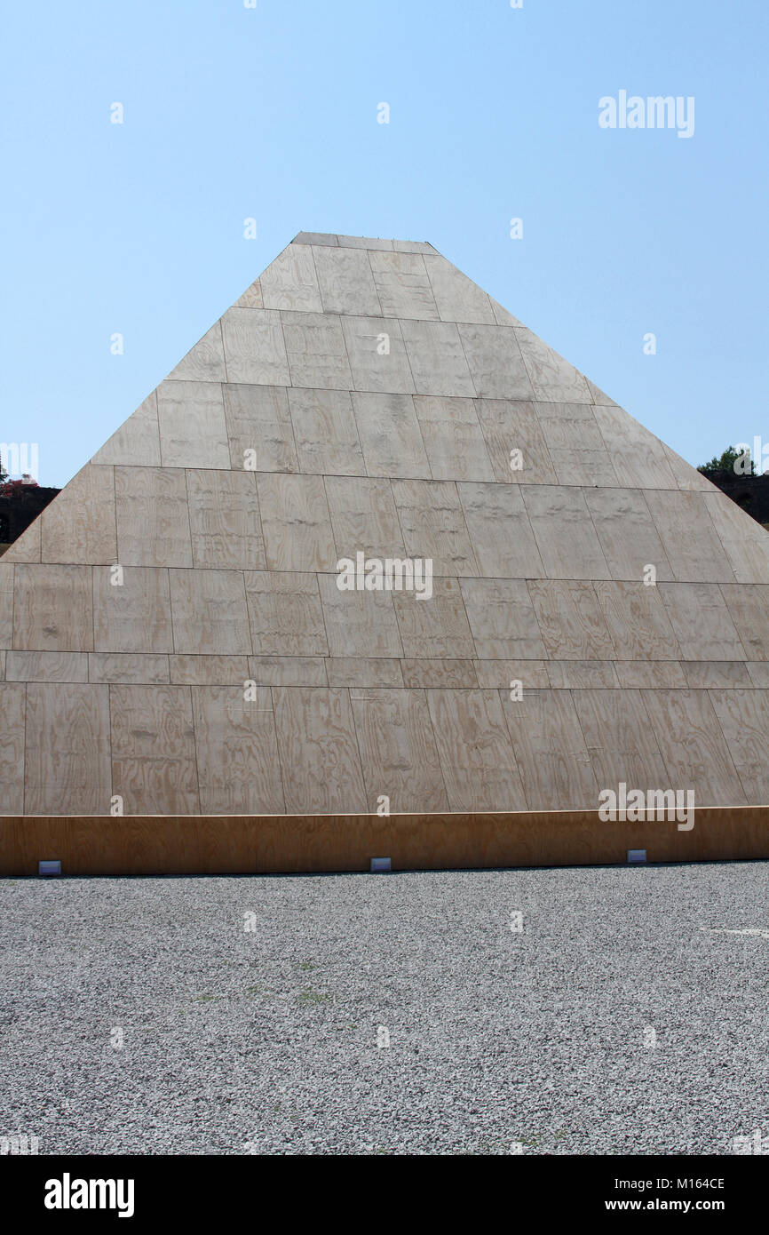 View of the outer Plywood Pyramid in Pompeii, Campania, Italy Stock ...