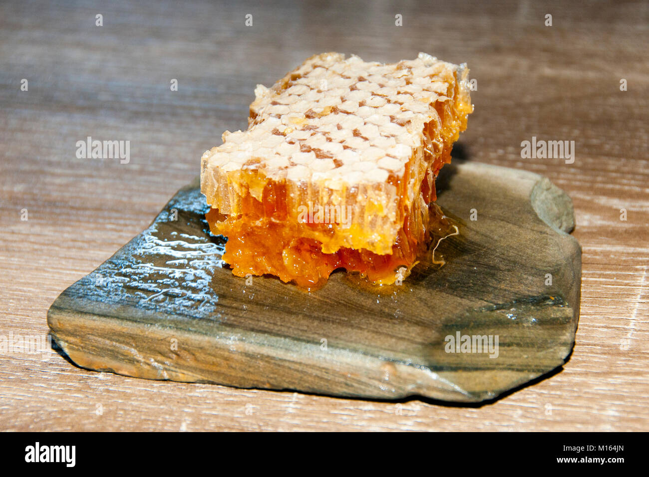 Honeycomb natural hi-res stock photography and images - Alamy
