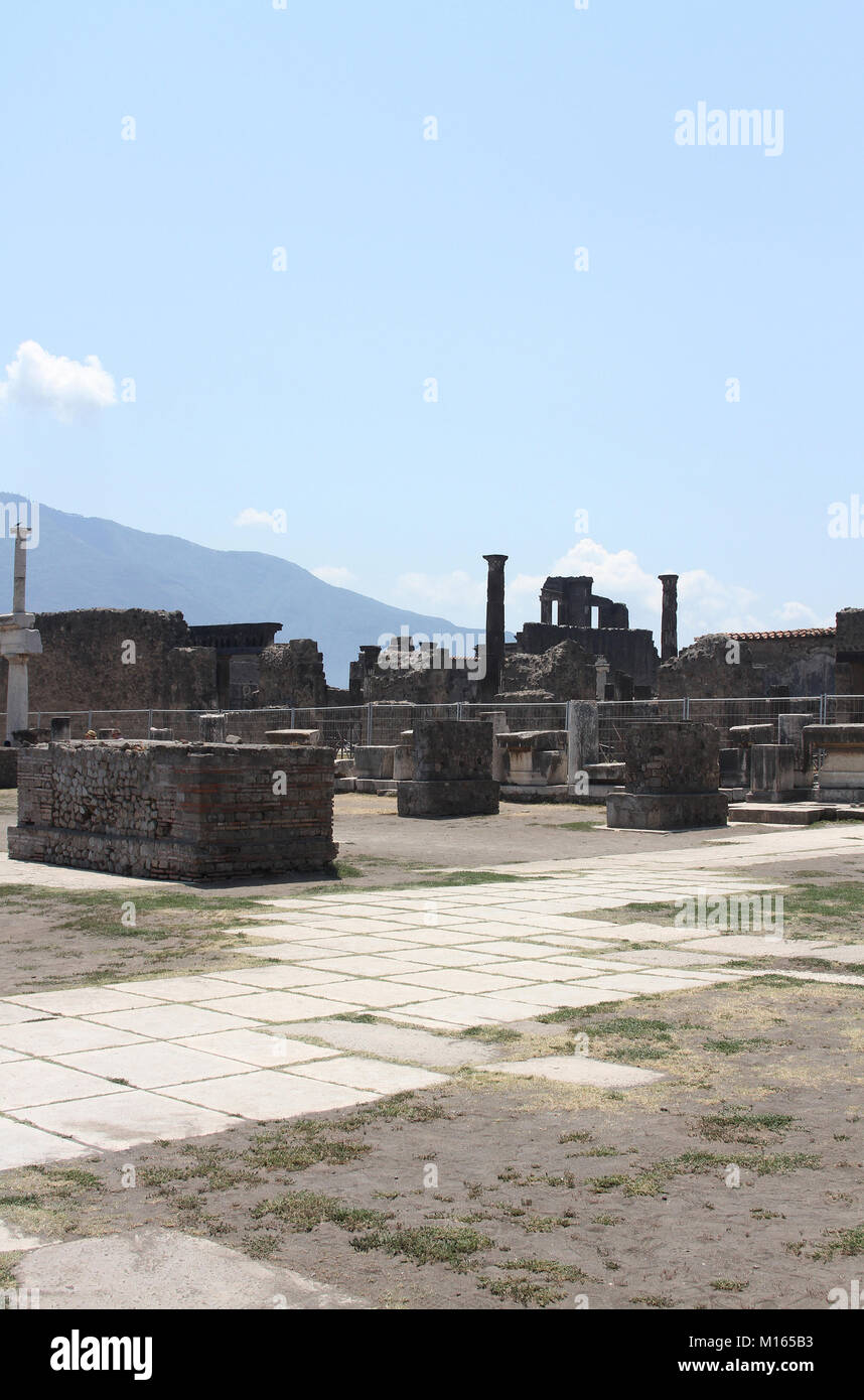 Ancient stone remains pathway hi-res stock photography and images - Alamy