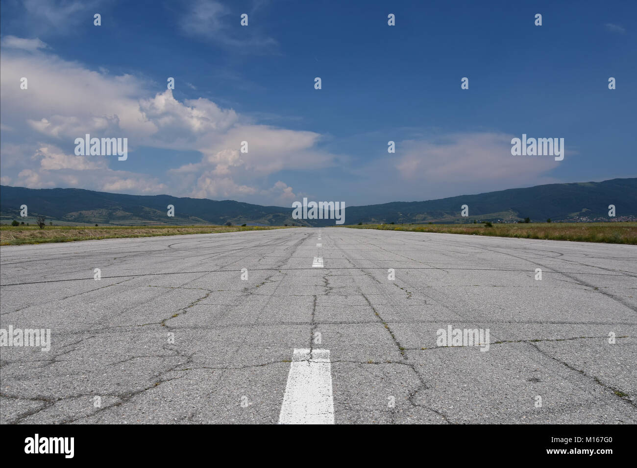 Runway airport tarmac asphalt hi-res stock photography and images - Alamy