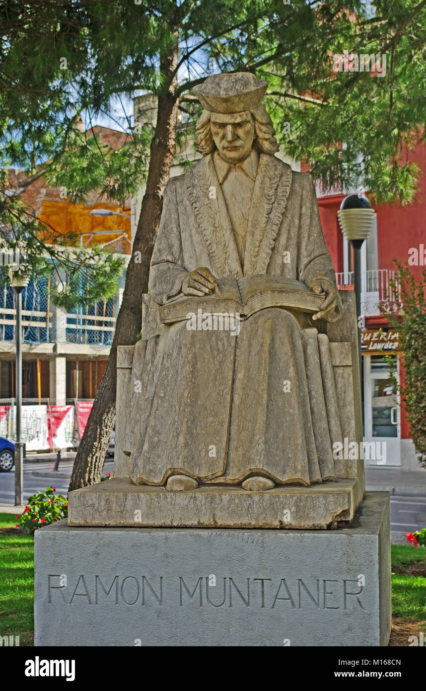 Ramon Muntaner Statue, Figueres, Catalonia, Spain Stock Photo - Alamy