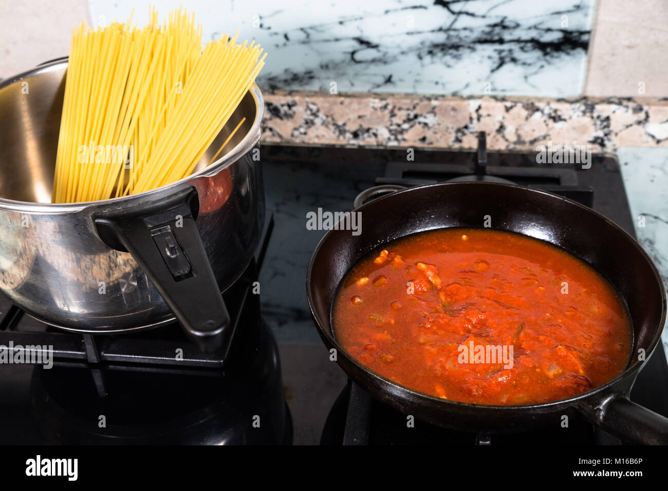 Simmer tomato sauce hi-res stock photography and images - Alamy