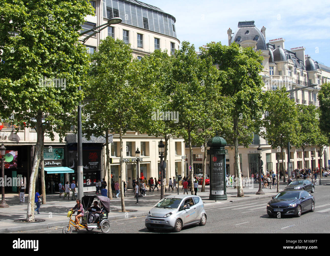 Stores champs elysees hi-res stock photography and images - Alamy
