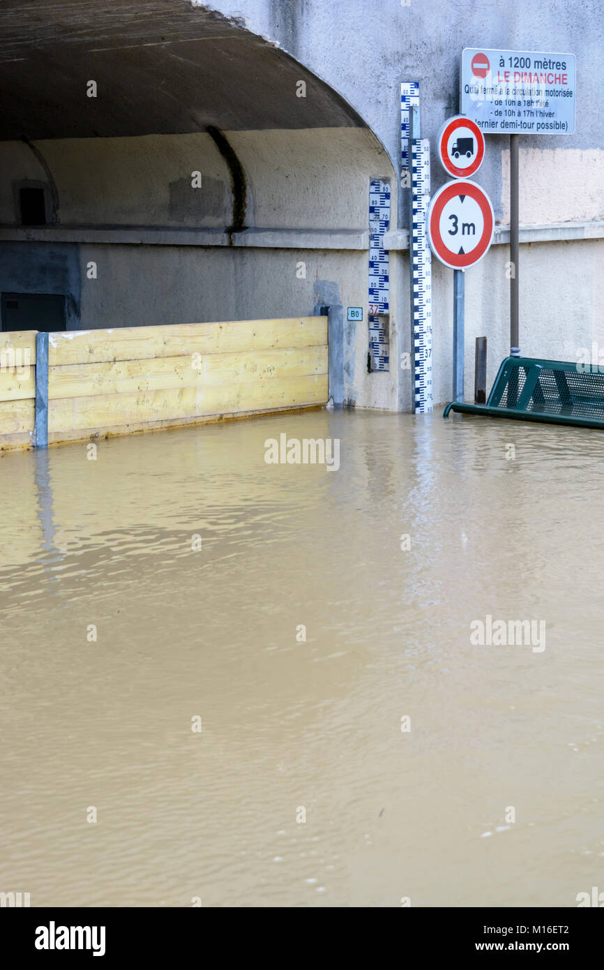 Flood level markers hi-res stock photography and images - Alamy