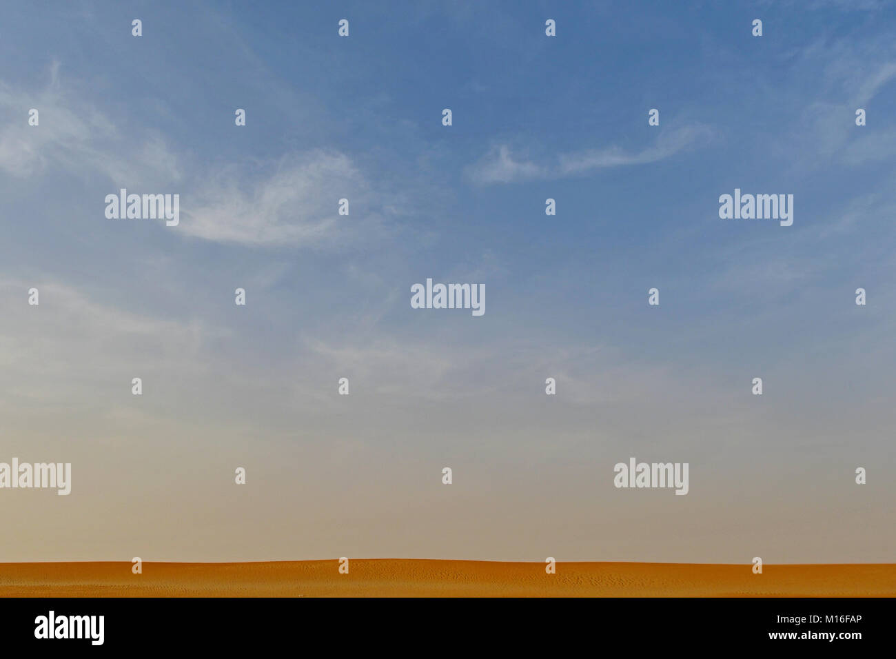 Saudi road desert hi-res stock photography and images - Alamy
