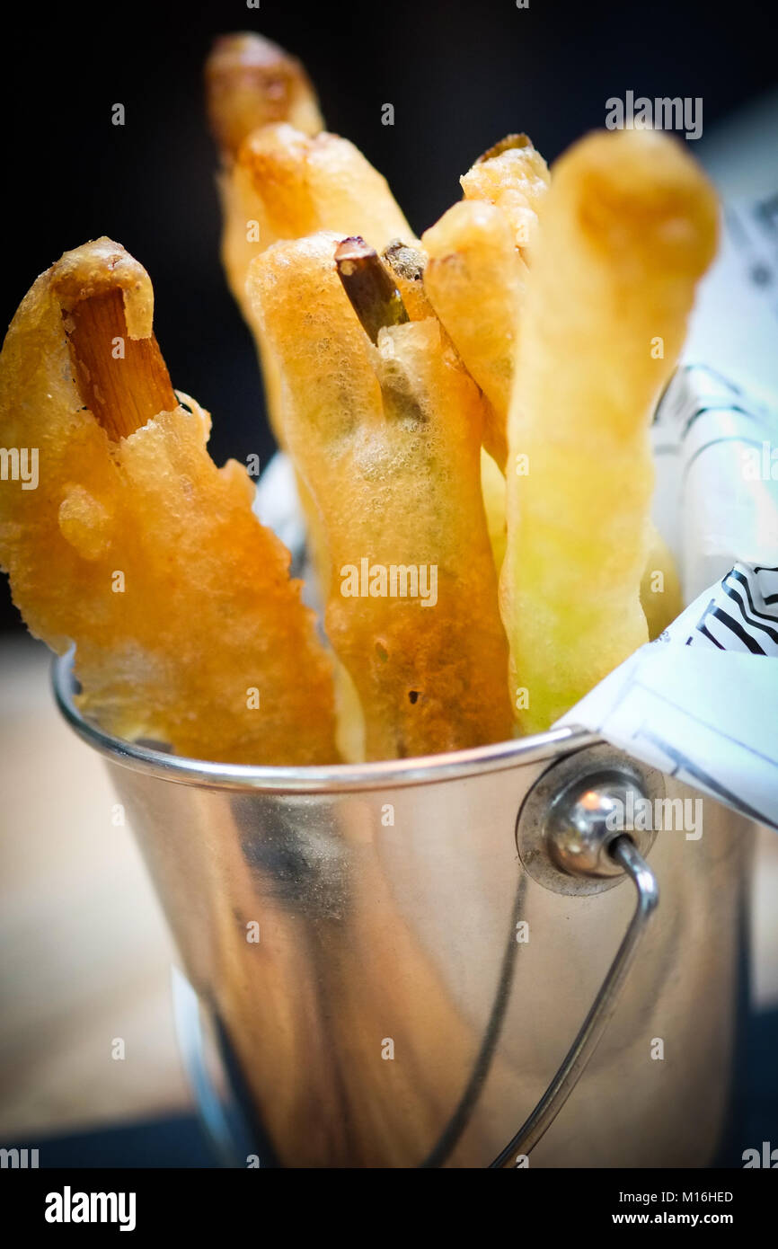 Tempura of spring onions, modern tapas, comida Espanola, Calcot ...