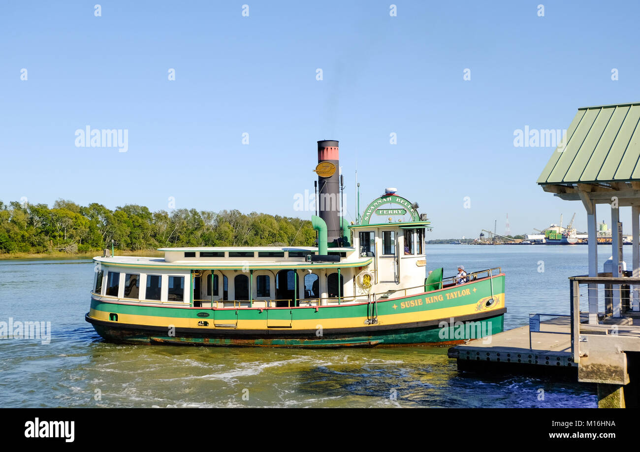 SAVANNAH, GEORGIA, USA - OCTOBER 31, 2017: Waterfront of Savannah ...