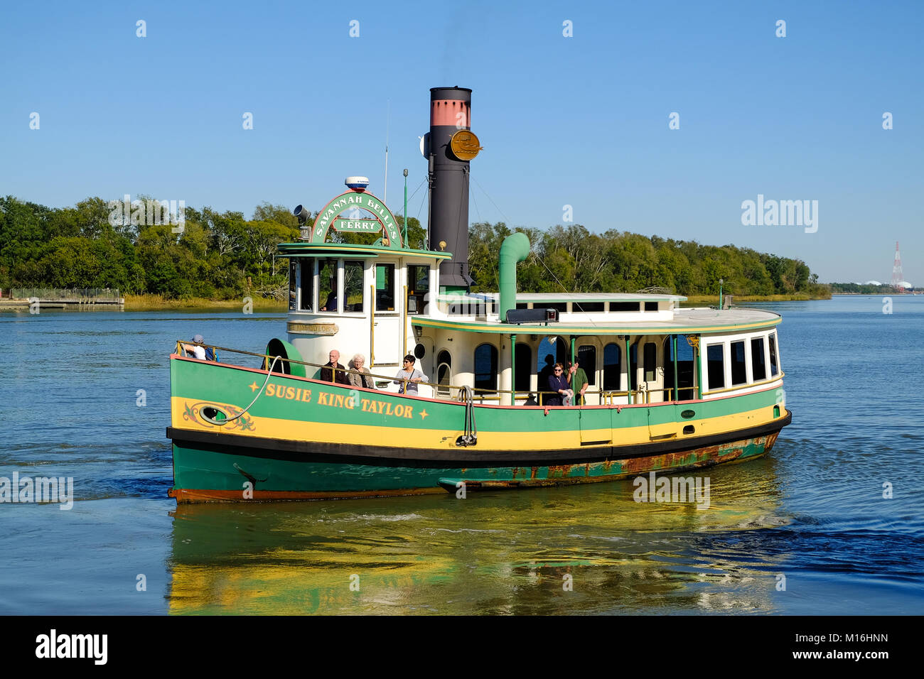 SAVANNAH, GEORGIA, USA - OCTOBER 31, 2017: Waterfront of Savannah ...