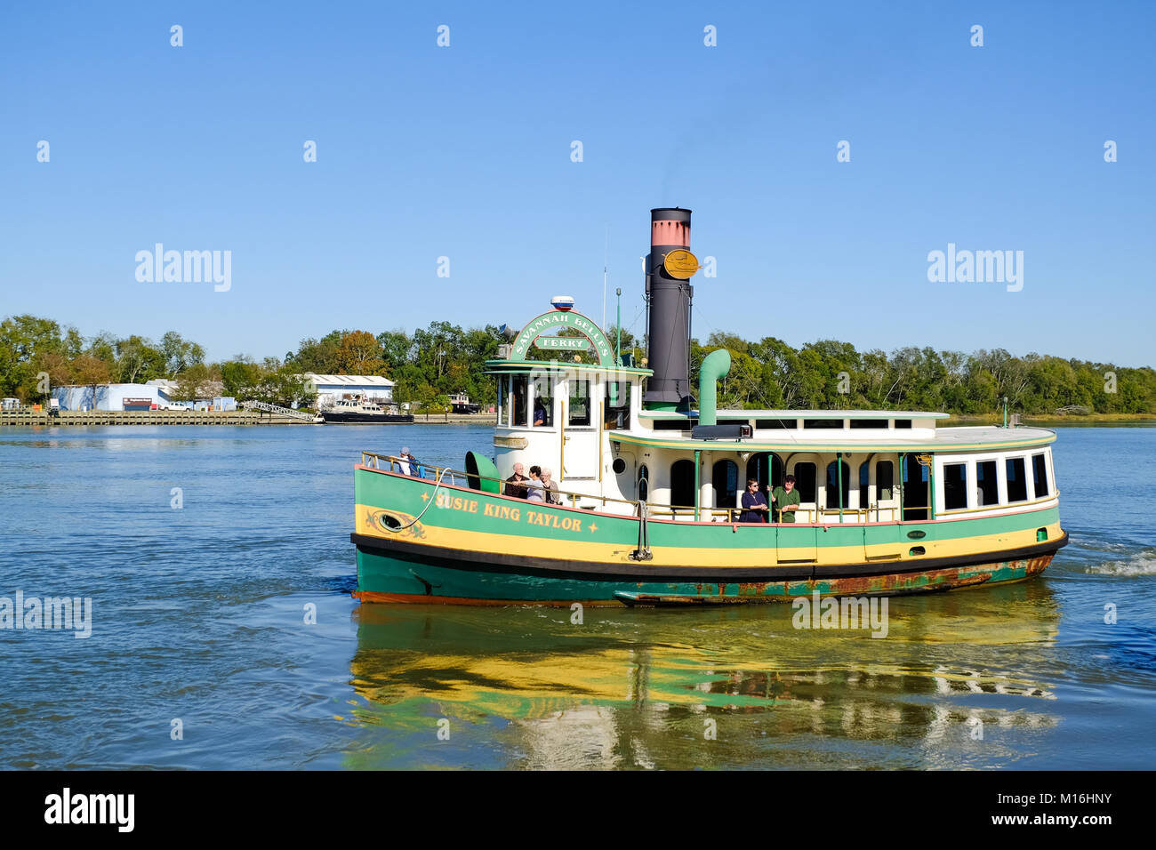 SAVANNAH, GEORGIA, USA - OCTOBER 31, 2017: Waterfront of Savannah ...