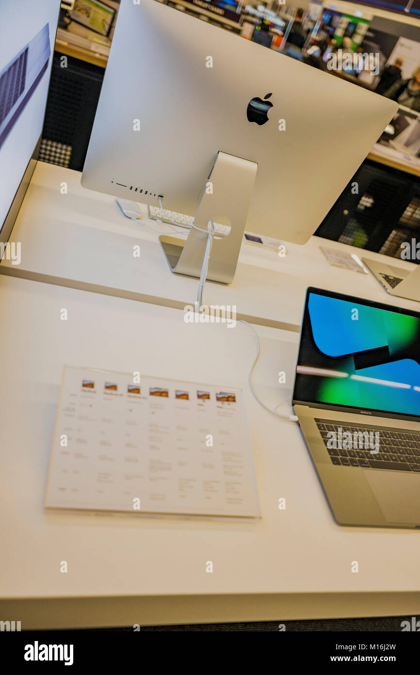 Pc world computer store in hi-res stock photography and images - Alamy