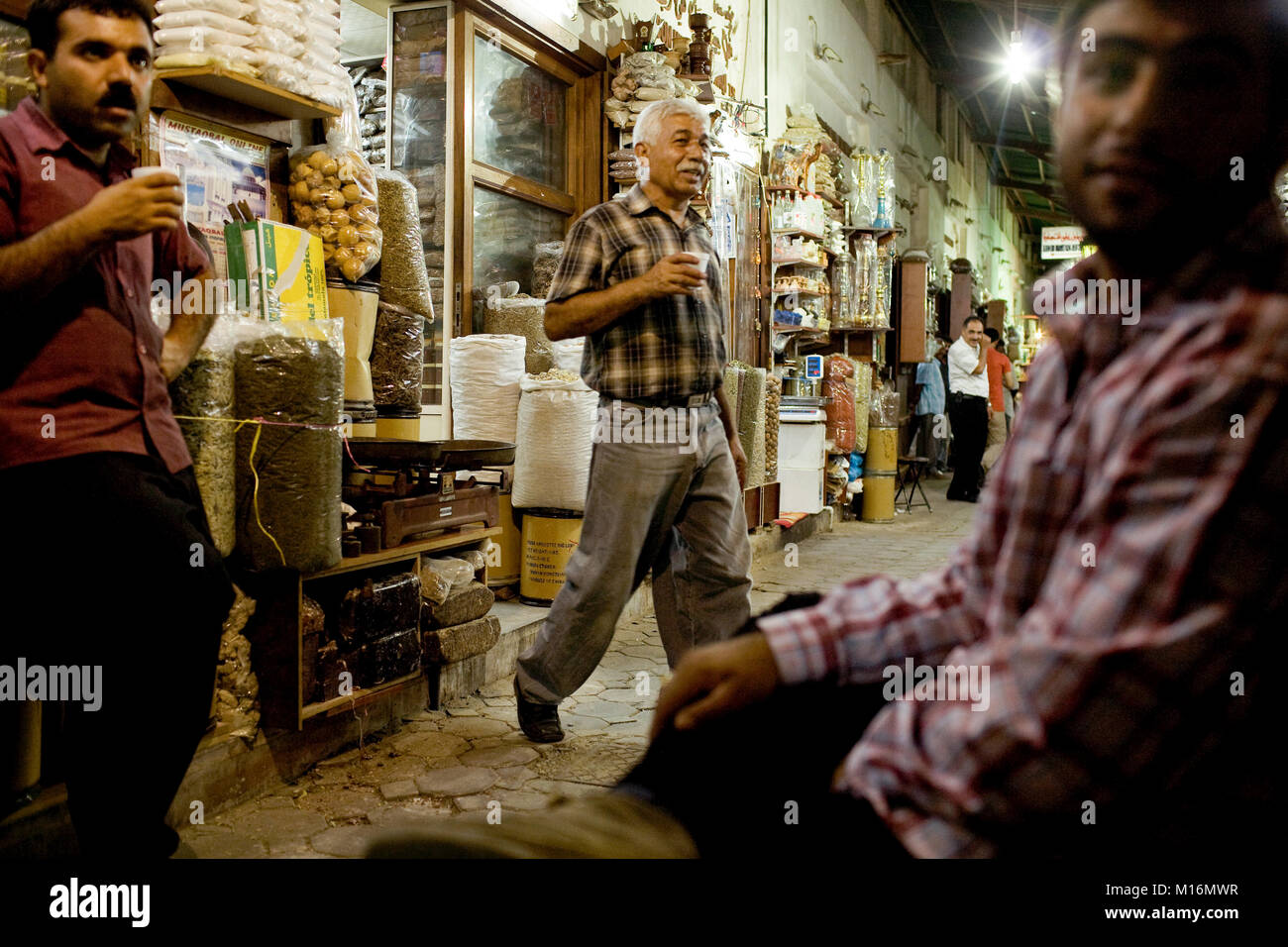 Iranian souk hi-res stock photography and images - Alamy