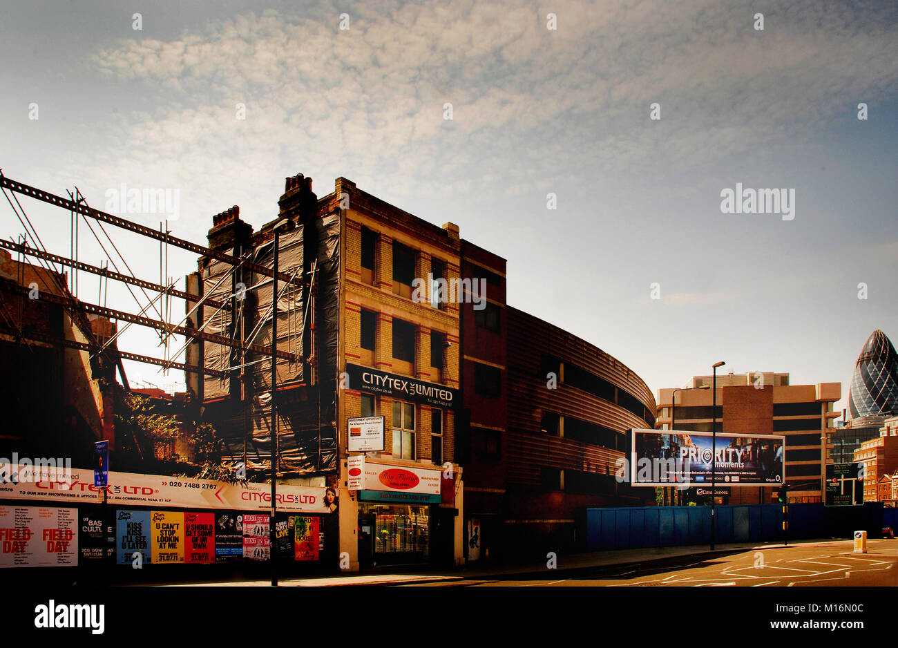 London commercial buildings hi-res stock photography and images - Alamy