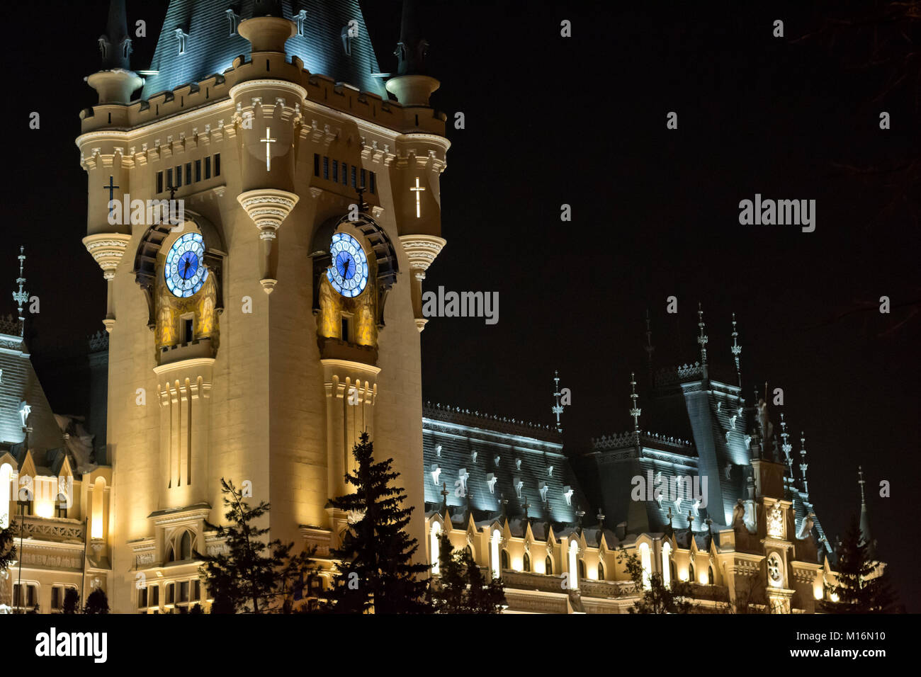 Dark gothic architecture hi-res stock photography and images - Alamy