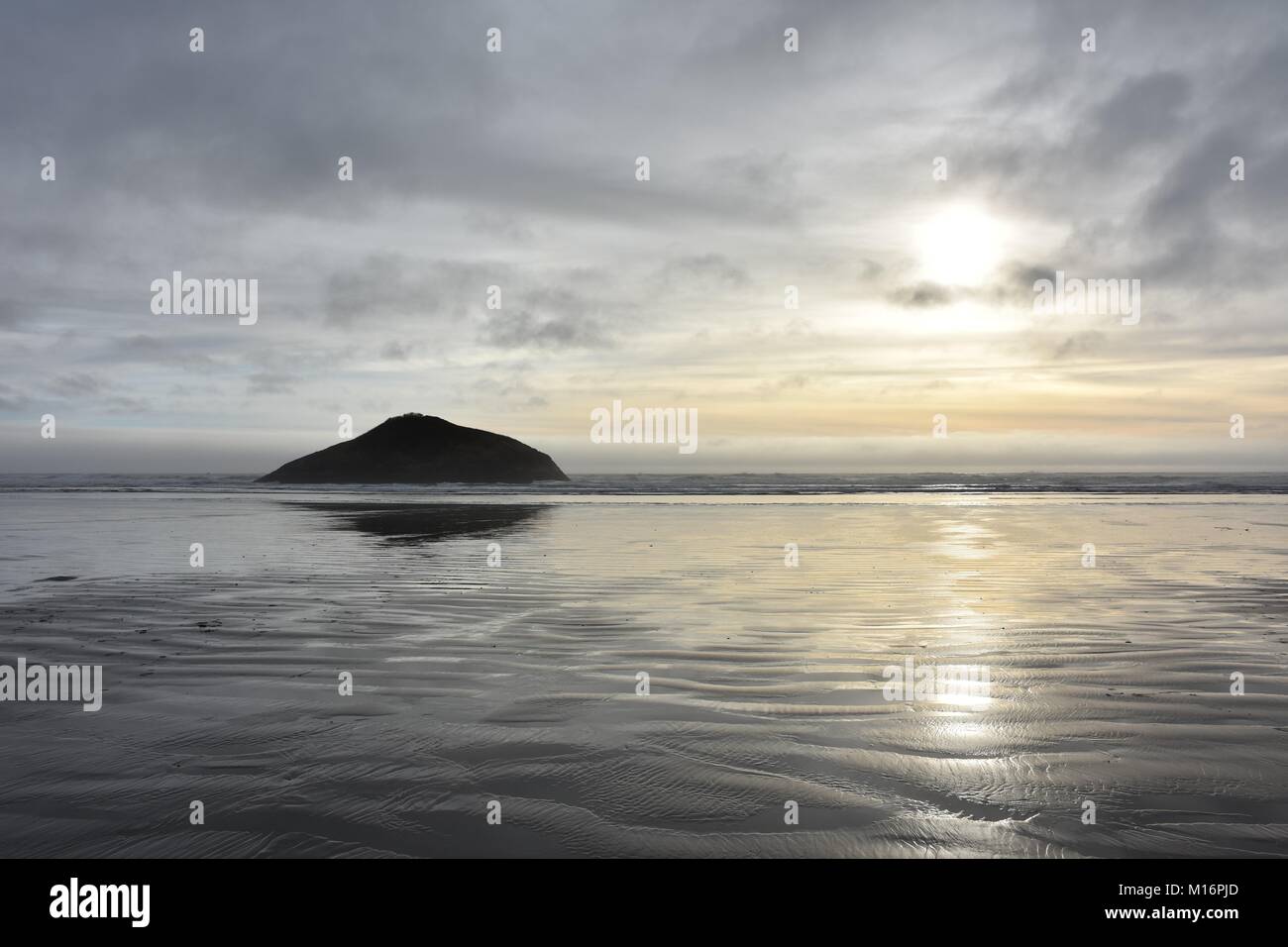 Seascape with copper sky Stock Photo - Alamy