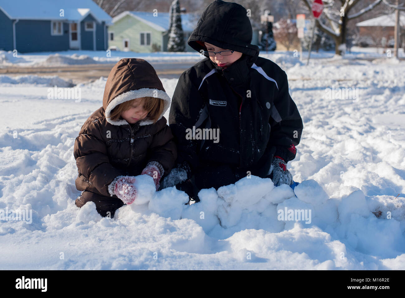 Children playing outside and wearing hats hi-res stock photography and ...