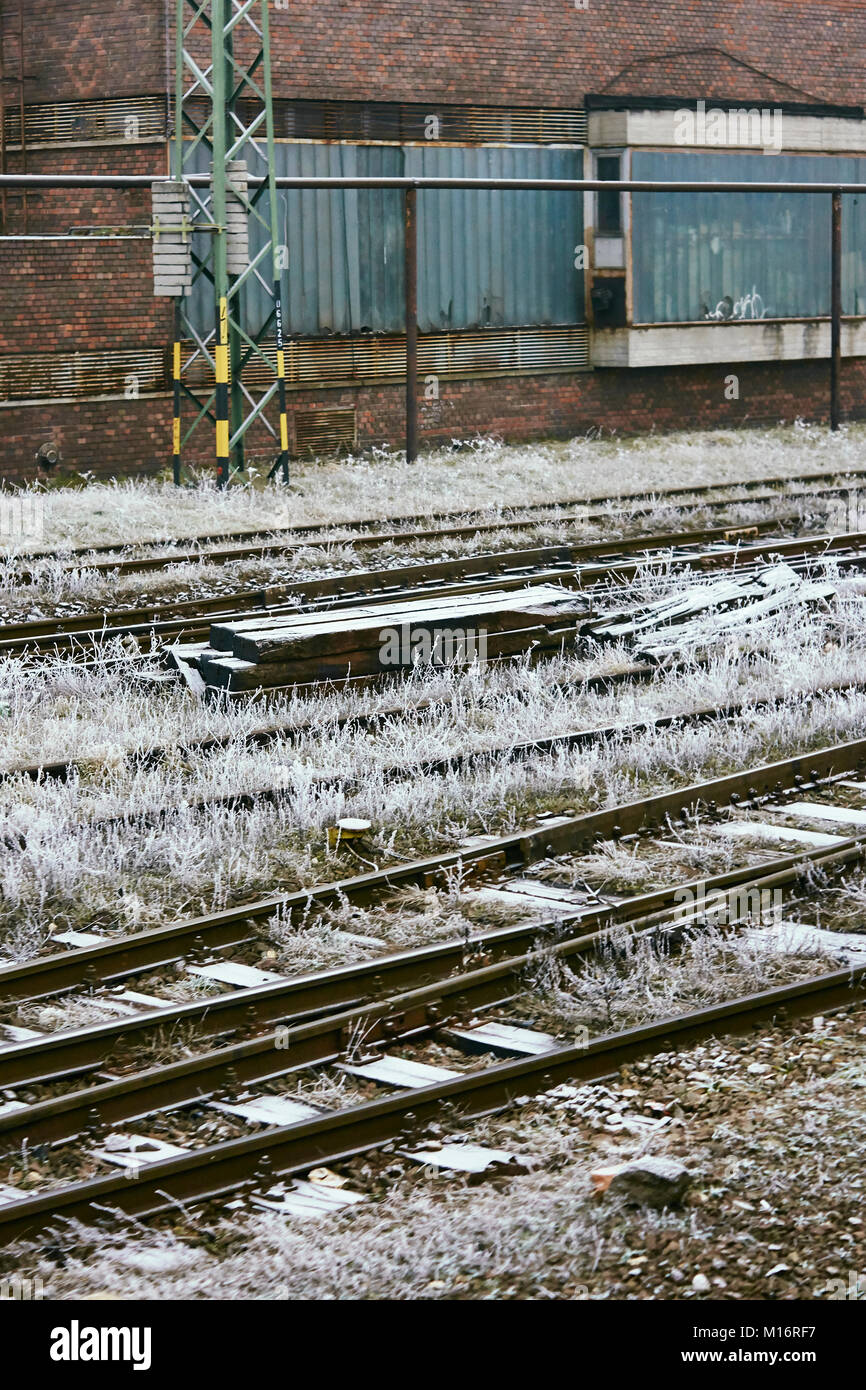 Icy rail tracks hi-res stock photography and images - Alamy