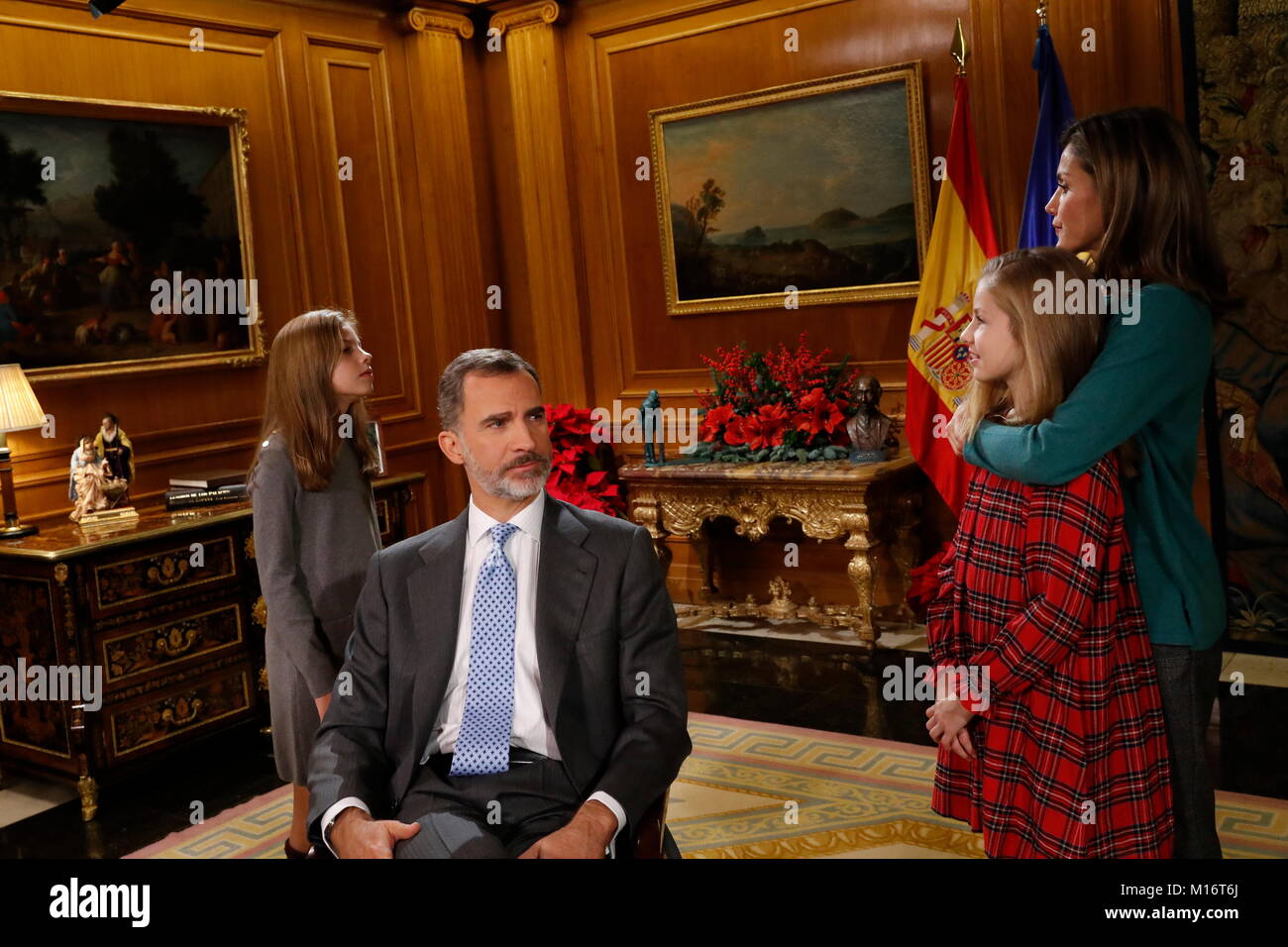 Spanish King Felipe VI and Letizia Ortiz with daughters Leonor and ...