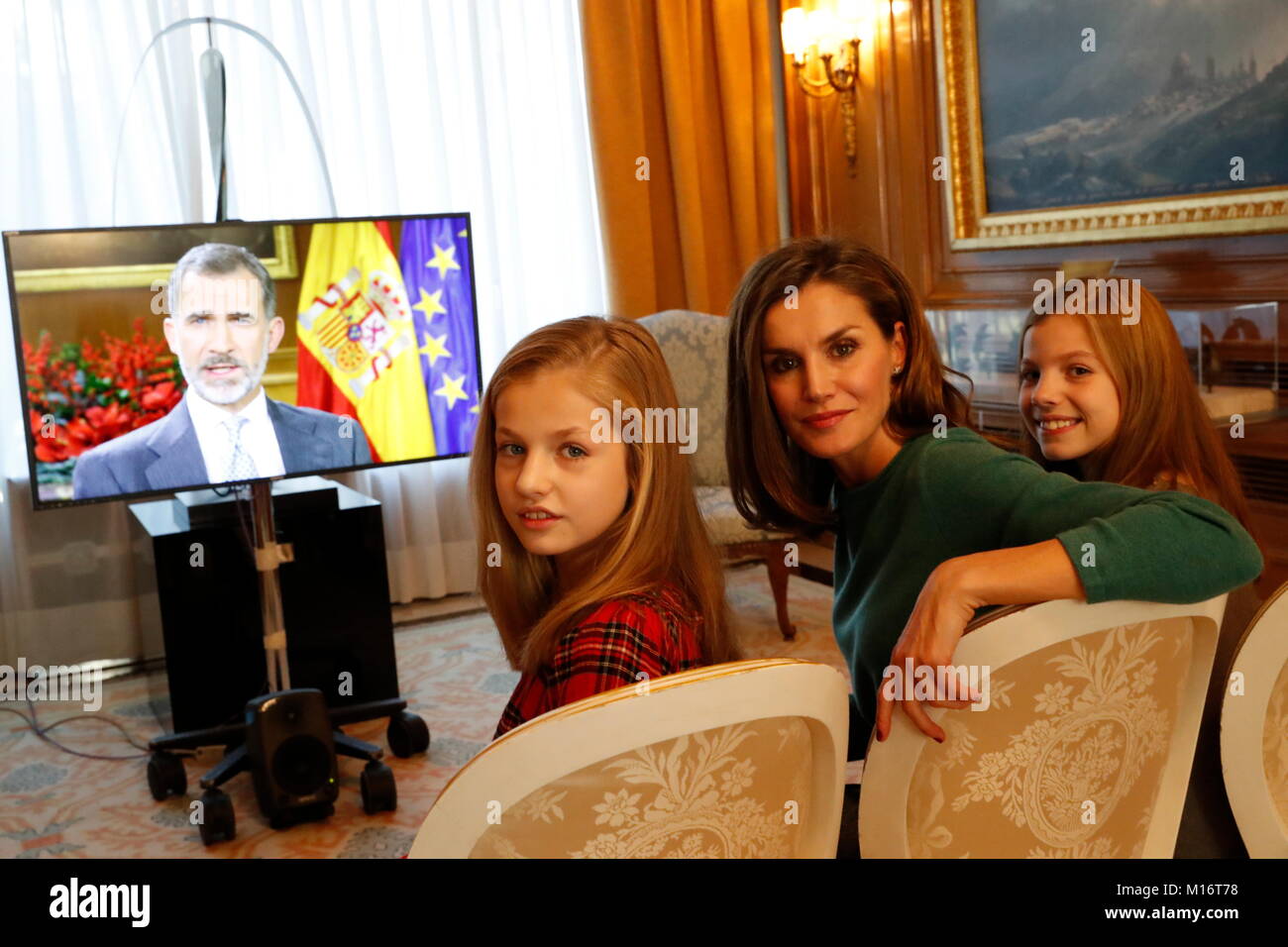 Spanish King Felipe VI and Letizia Ortiz with daughters Leonor and ...