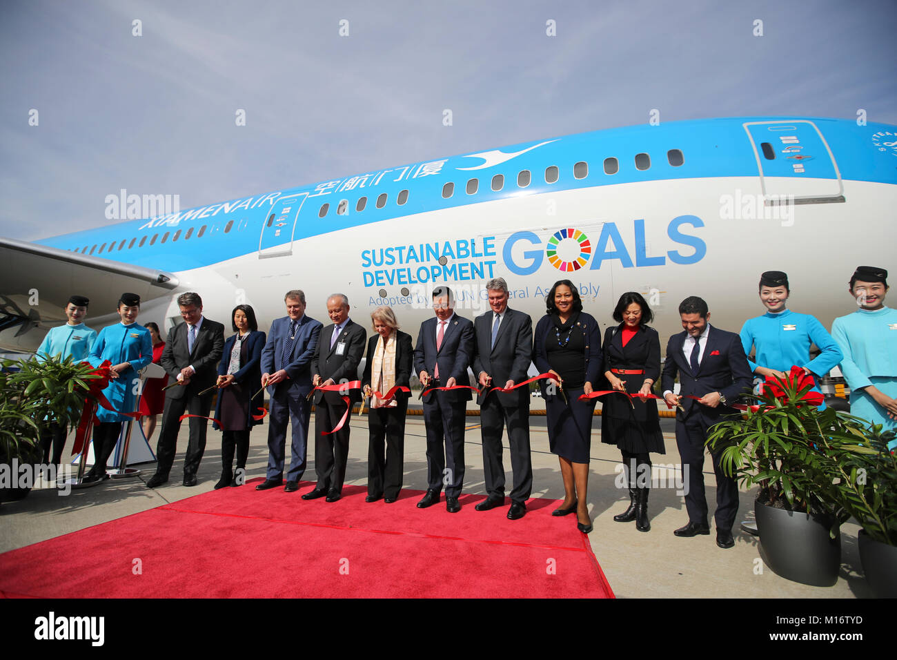 Charleston, The United States. 27th Jan, 2018. Alison Smale (8th, R ...