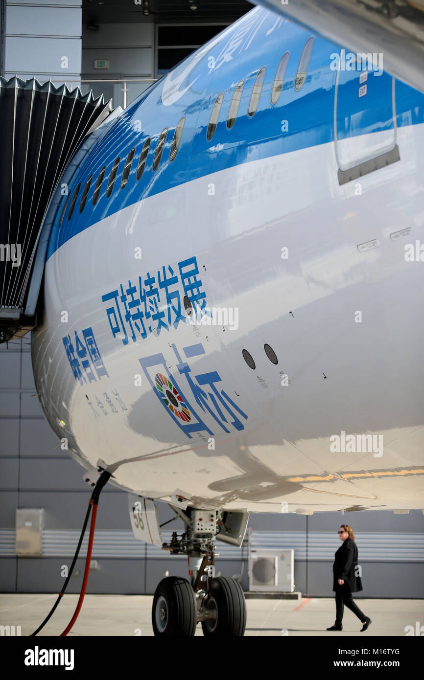 United airlines new livery hi-res stock photography and images - Alamy
