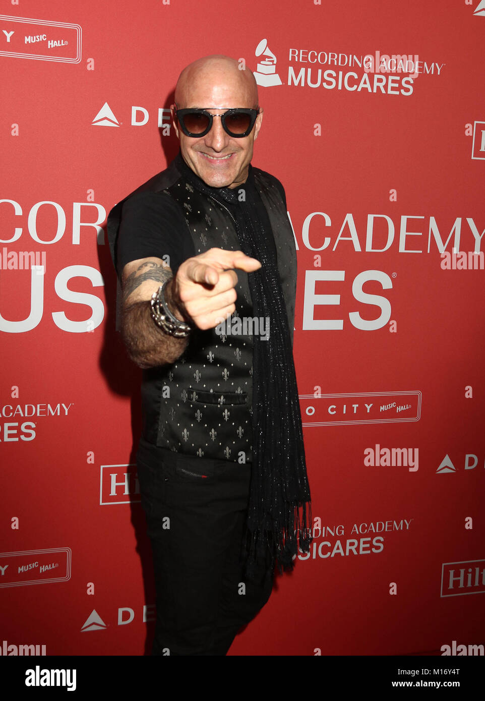 New York City, New York, USA. 26th Jan, 2018. Drummer KENNY ARONOFF ...