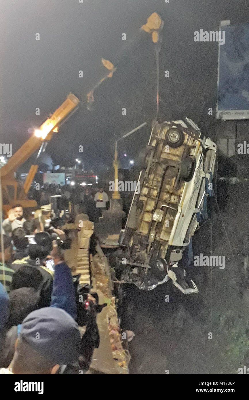Bus accident india hi-res stock photography and images - Alamy