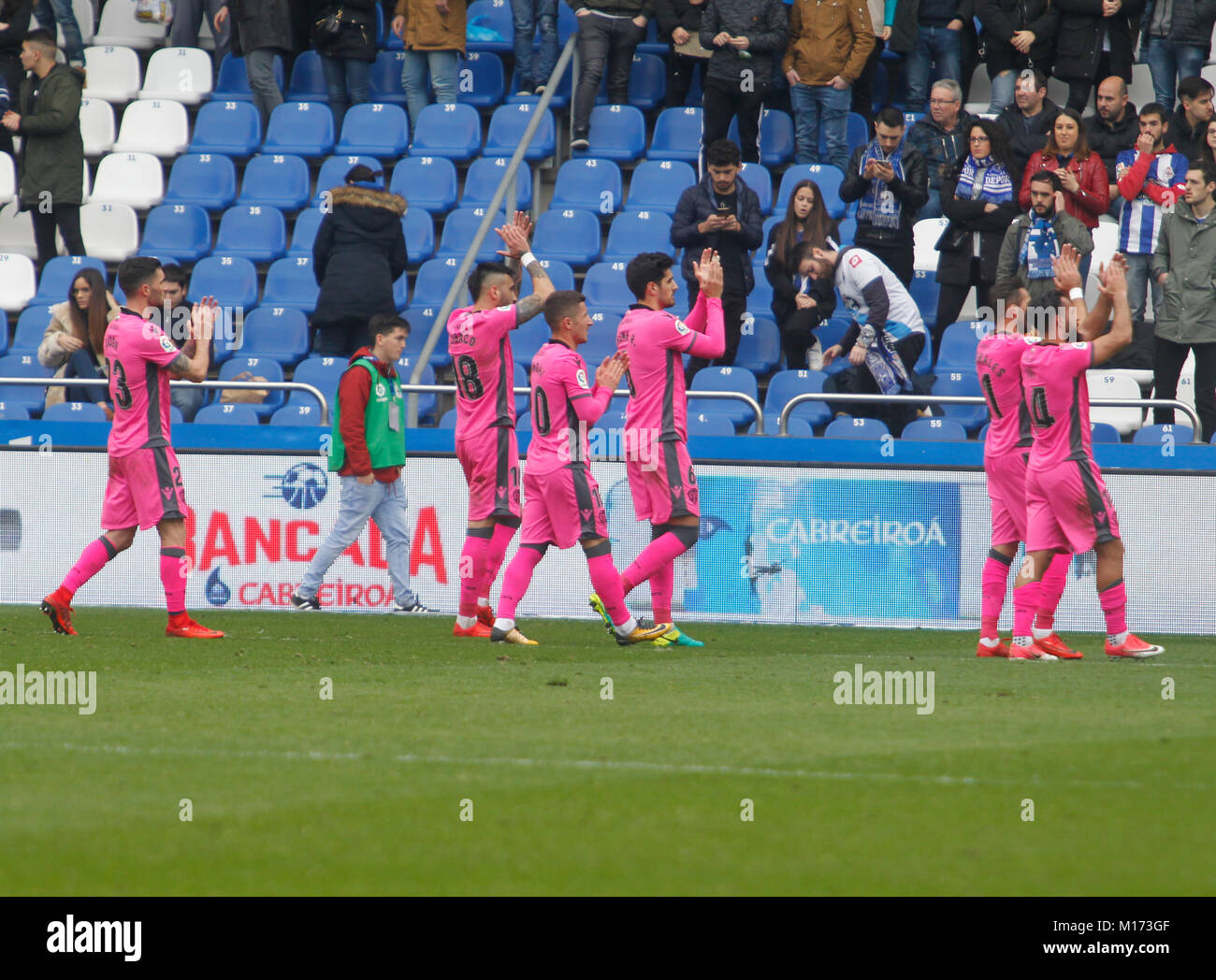 Players Levante UD celebrates during the La Liga match between RC ...