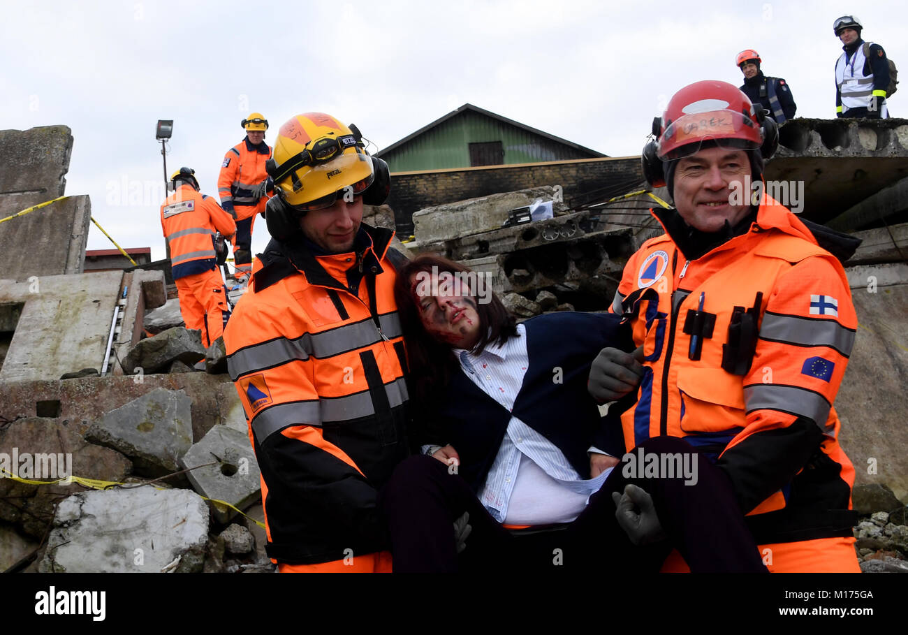 Tinglev, Denmark. 27th Jan, 2018. Finnish rescue forces rehearse ...
