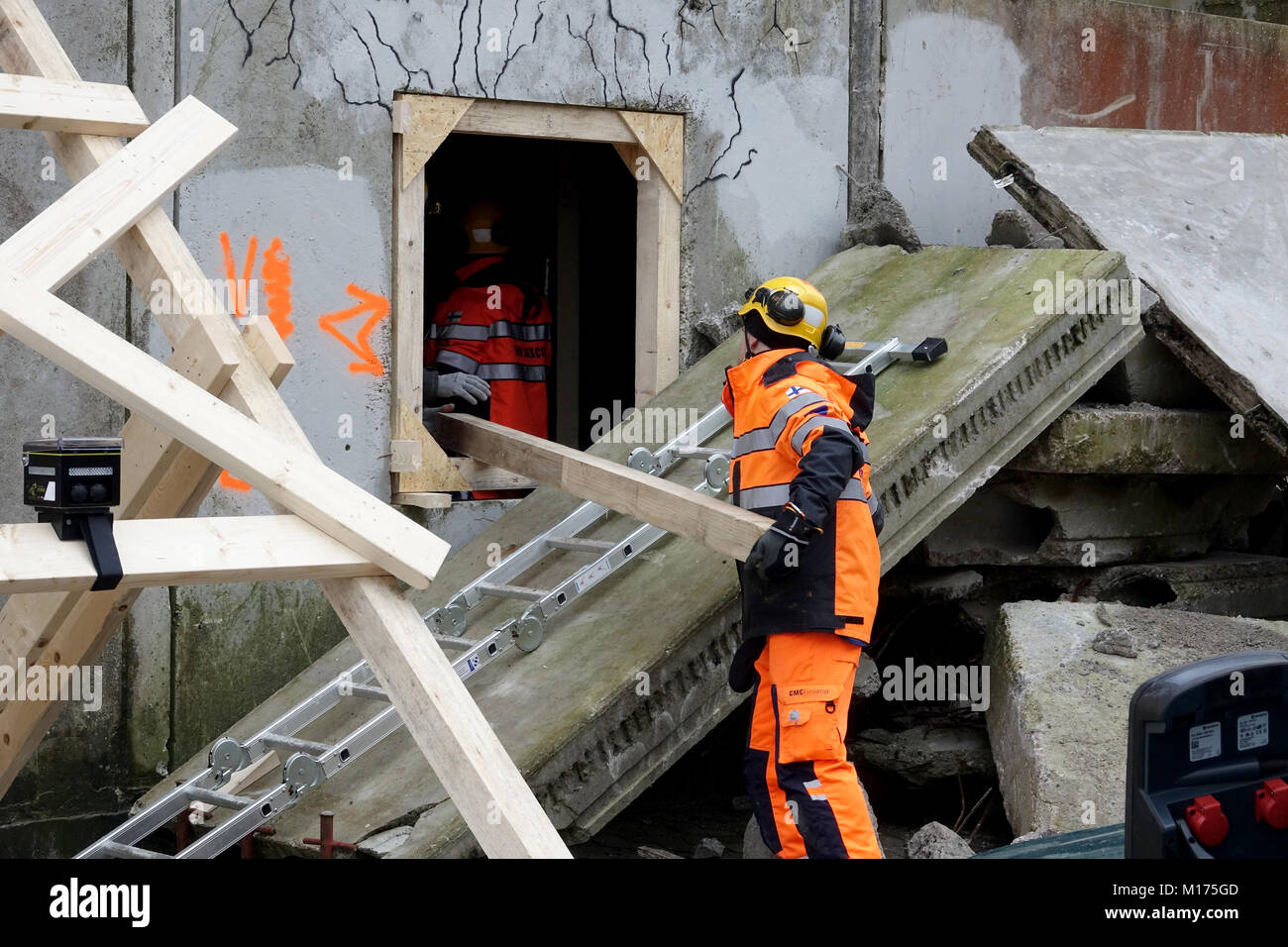 Tinglev, Denmark. 27th Jan, 2018. Finnish rescue forces rehearse ...