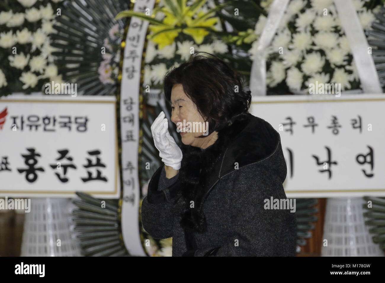 Miryang, Gyeongnam, South Korea. 27th Jan, 2018. Mourners weep for ...