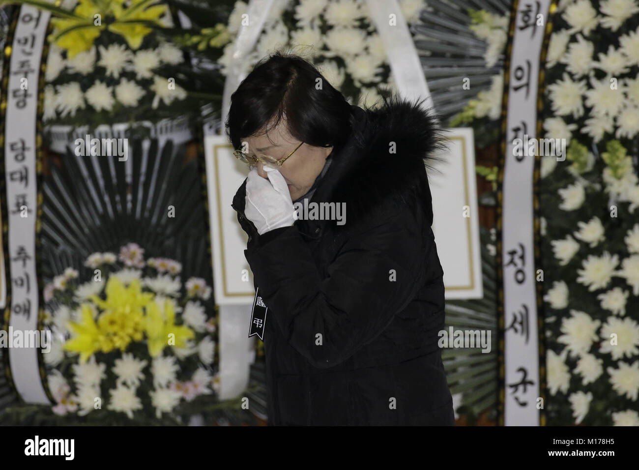 Miryang, Gyeongnam, South Korea. 27th Jan, 2018. Mourners weep for ...