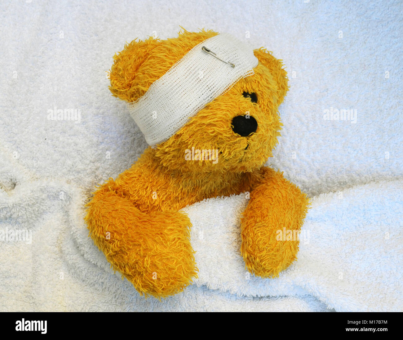 Poor sick teddy in bed Stock Photo - Alamy