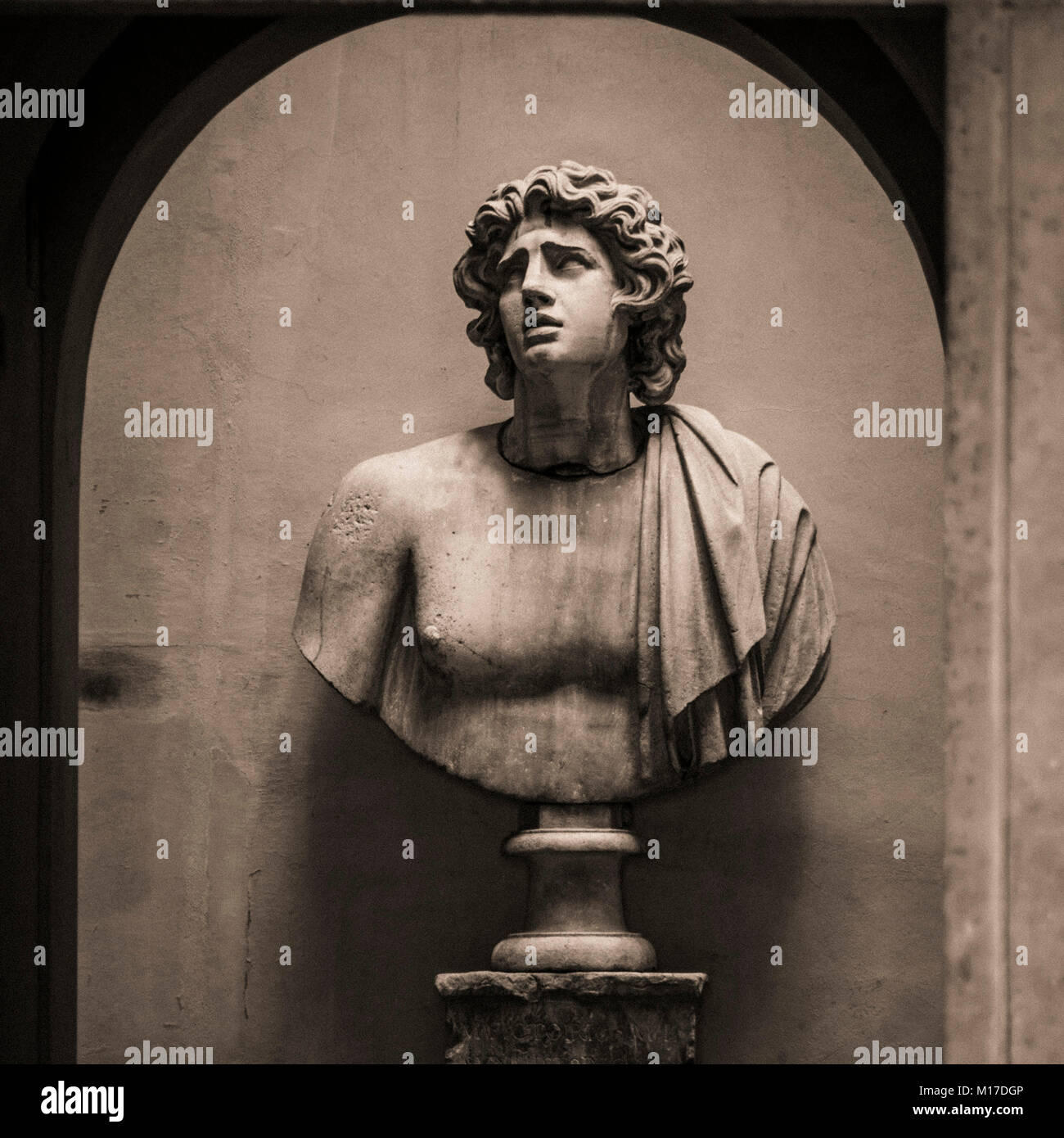 Old statue rome hi-res stock photography and images - Alamy