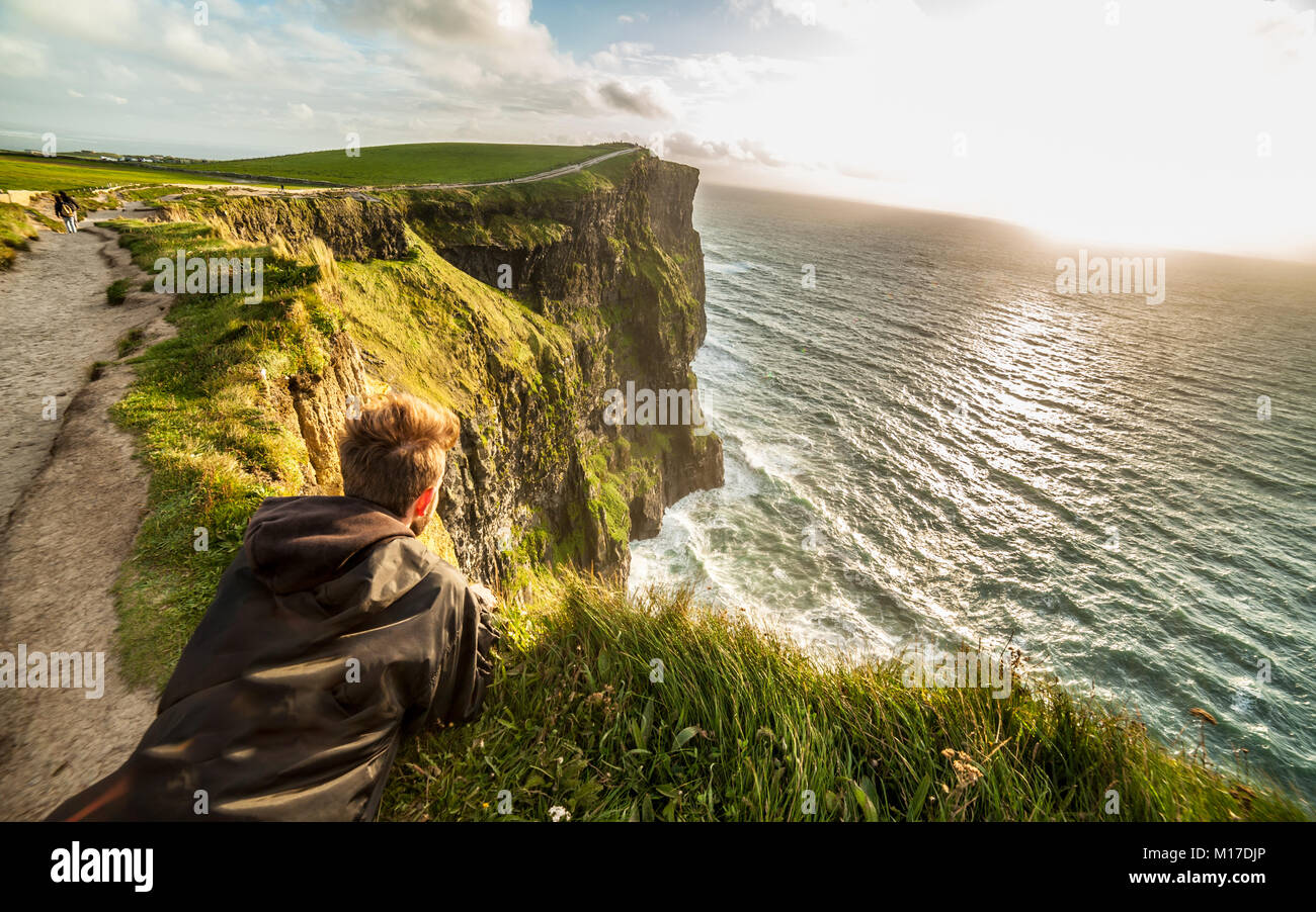 Cliffs of moher walk hi-res stock photography and images - Alamy