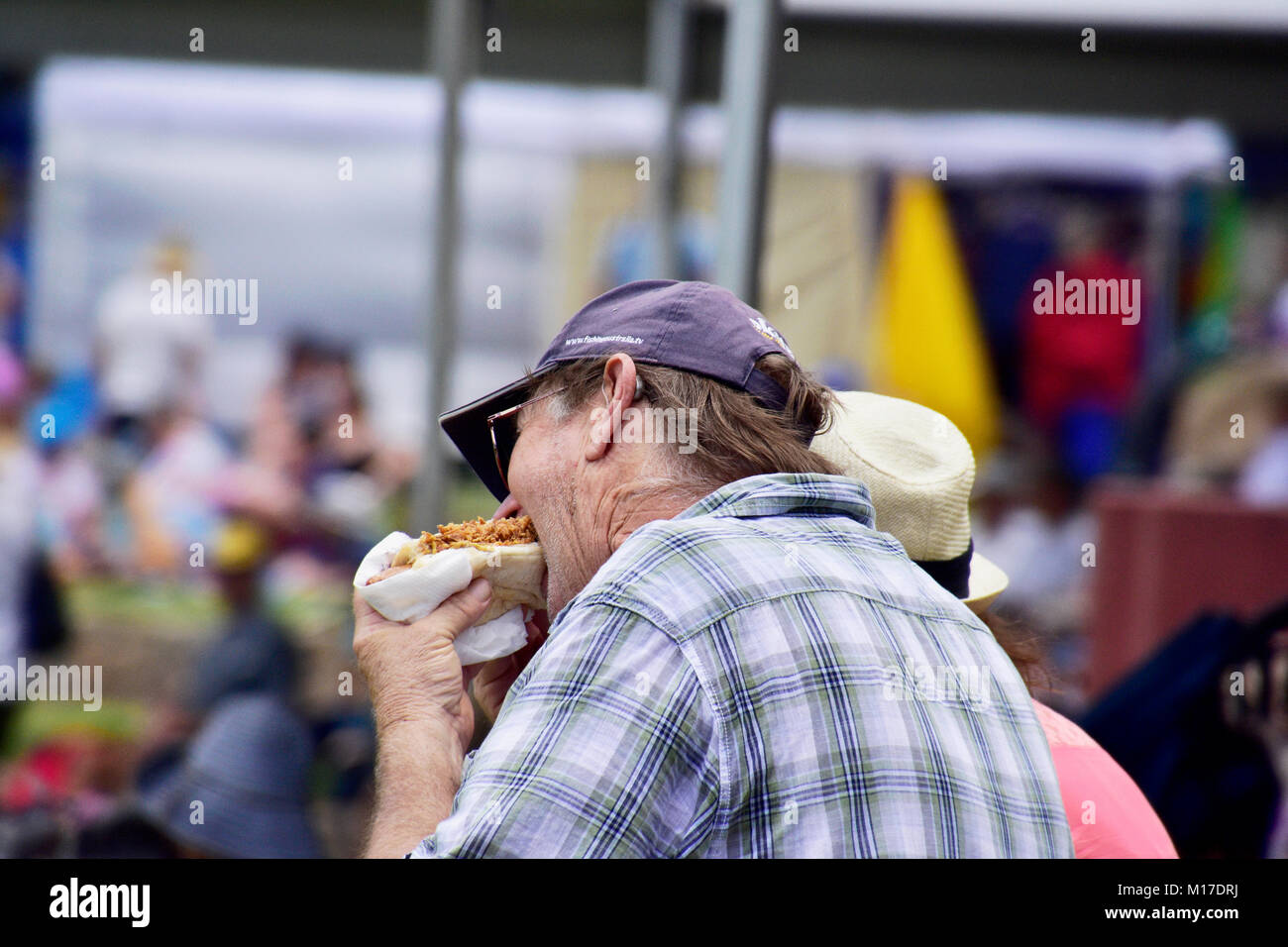 Man eating hot dog hi-res stock photography and images - Alamy